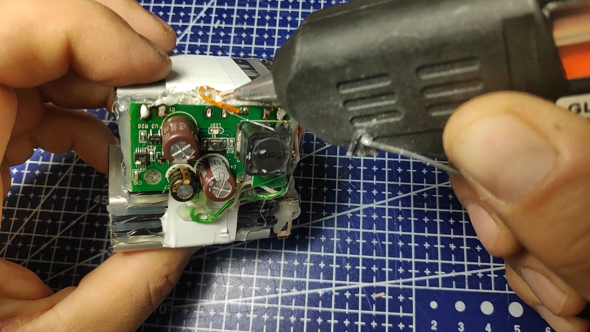 DIY Mobile Phone Battery Power Bank : 5 Steps - Instructables