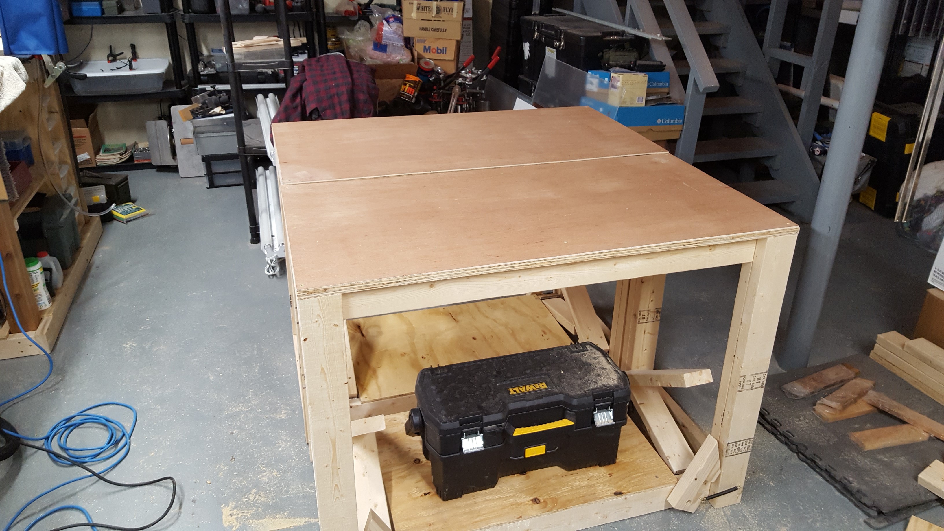 Simple Movable Assembly/Outfeed Tables : 7 Steps (with Pictures ...