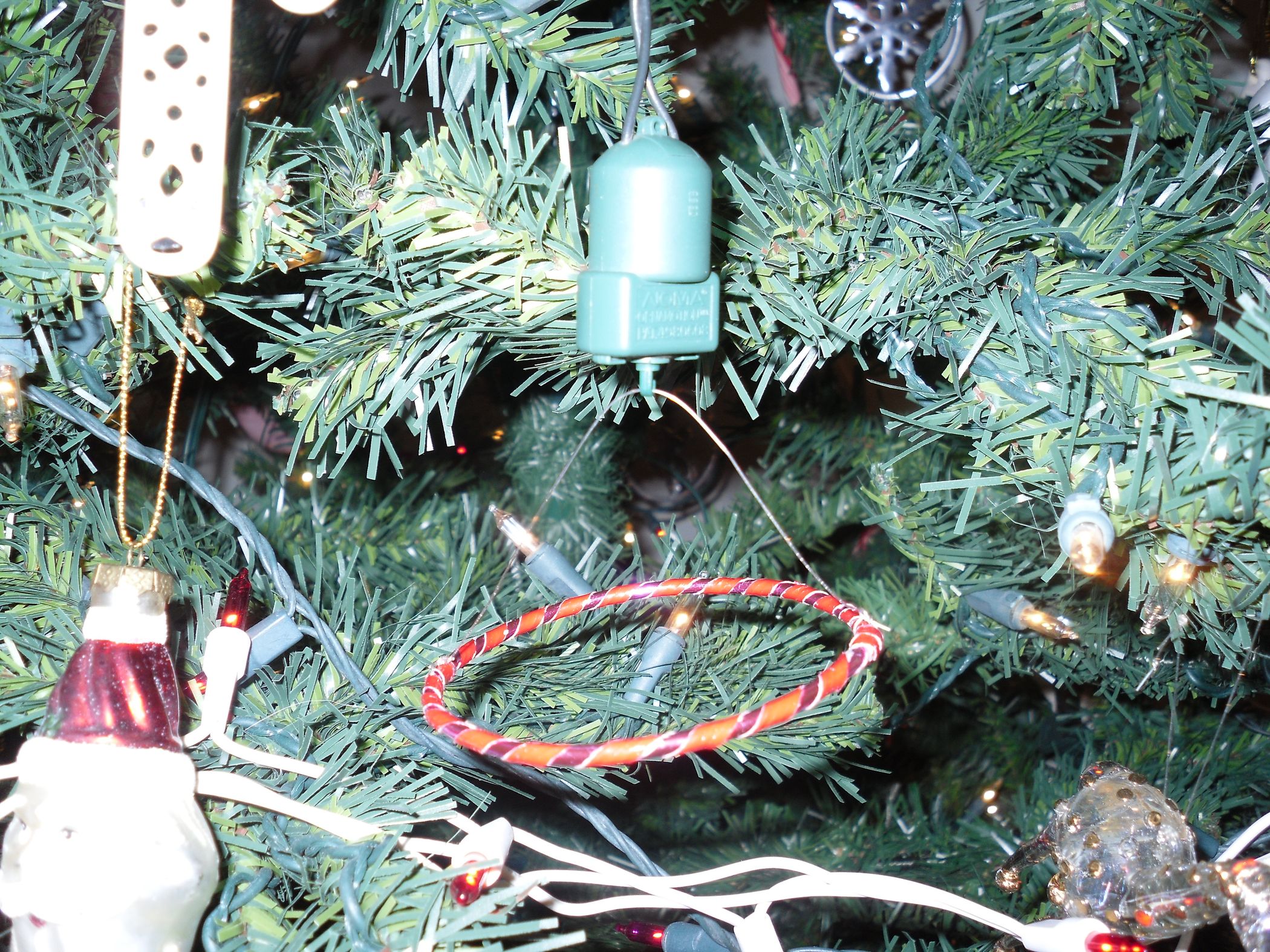 Hula Hoop Tree Ornament : 7 Steps - Instructables