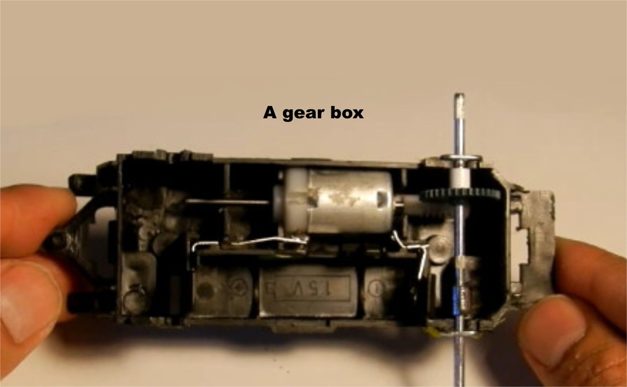 How to Make a Walking Robot With Moving Arms # 1 : 3 Steps - Instructables