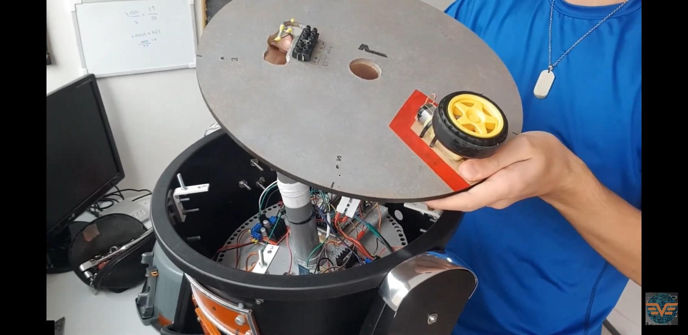 Homemade Real Size Astromech Droid : 5 Steps (with Pictures ...