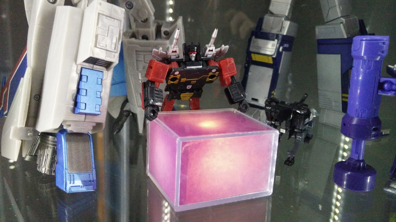 Lighting for Transformers™ Masterpiece Soundwave's Energon Cube. : 7 ...
