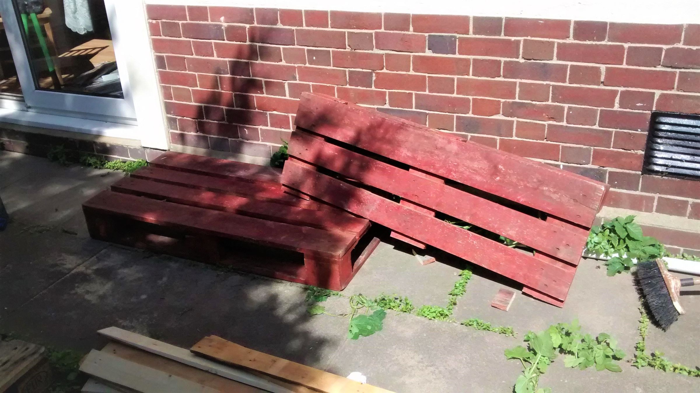 Backyard Pallet Bench : 4 Steps (with Pictures) - Instructables