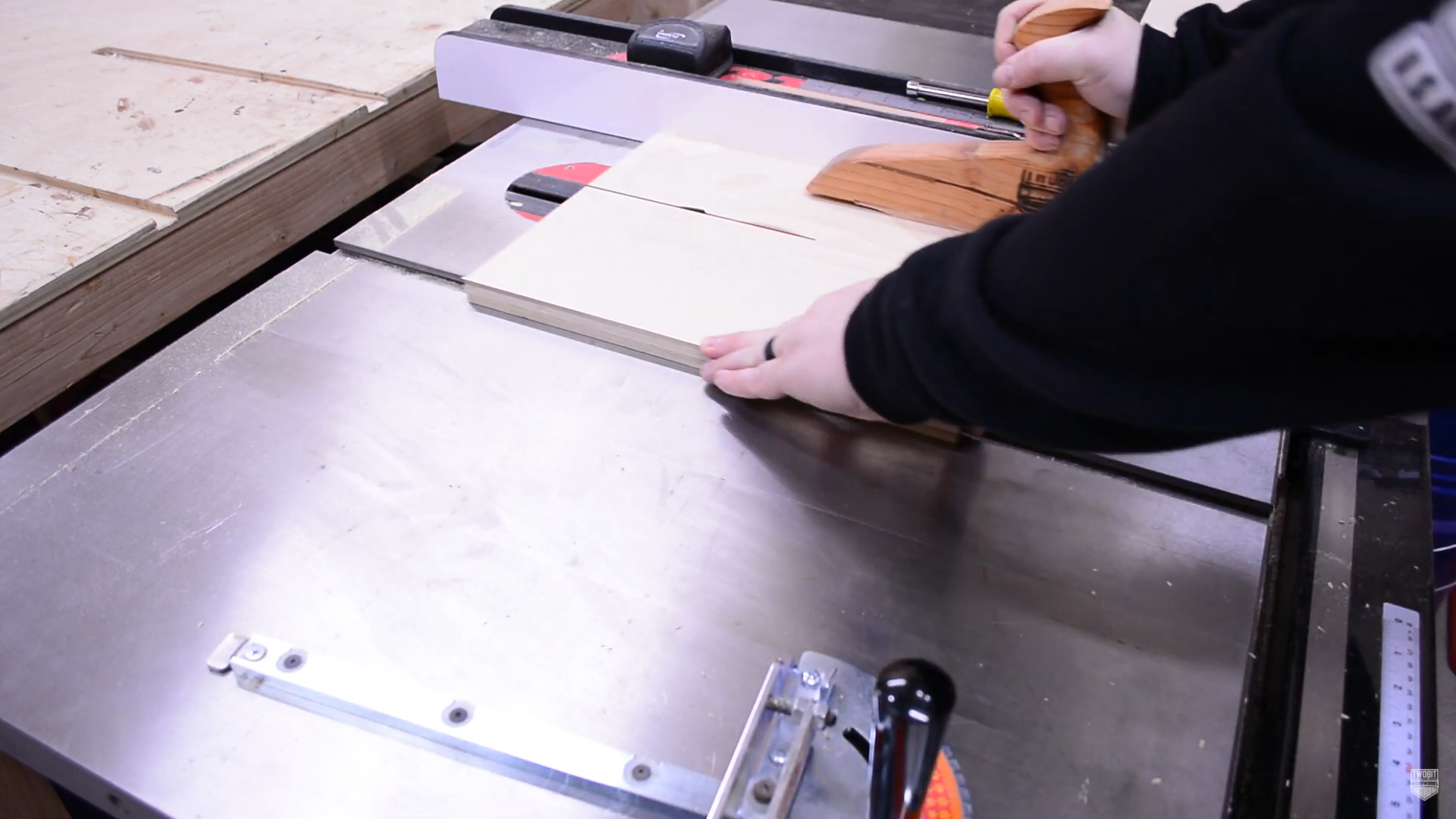 How to Build a Portable Router Table | DIY Woodworking Shop Project ...