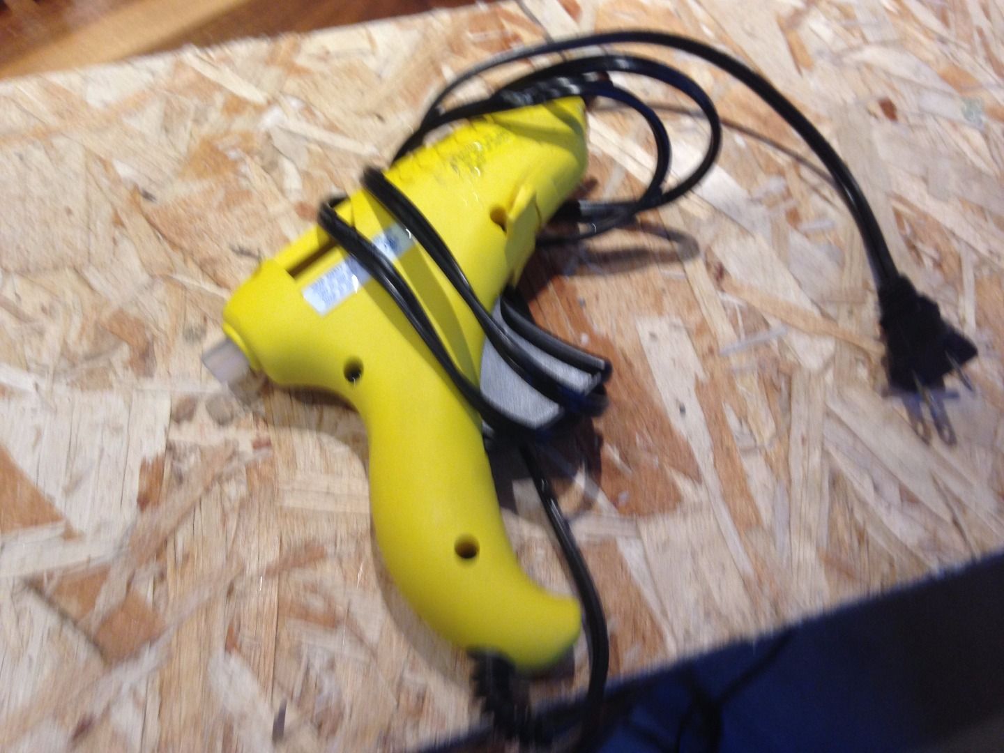 Cheep and Easy Last Minute Gauntlets : 6 Steps - Instructables