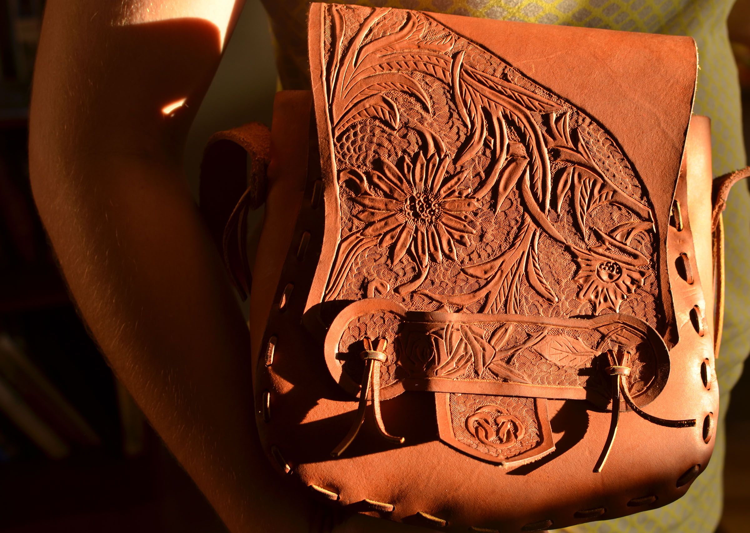 Tooling a Simple Leather Purse : 8 Steps (with Pictures) - Instructables