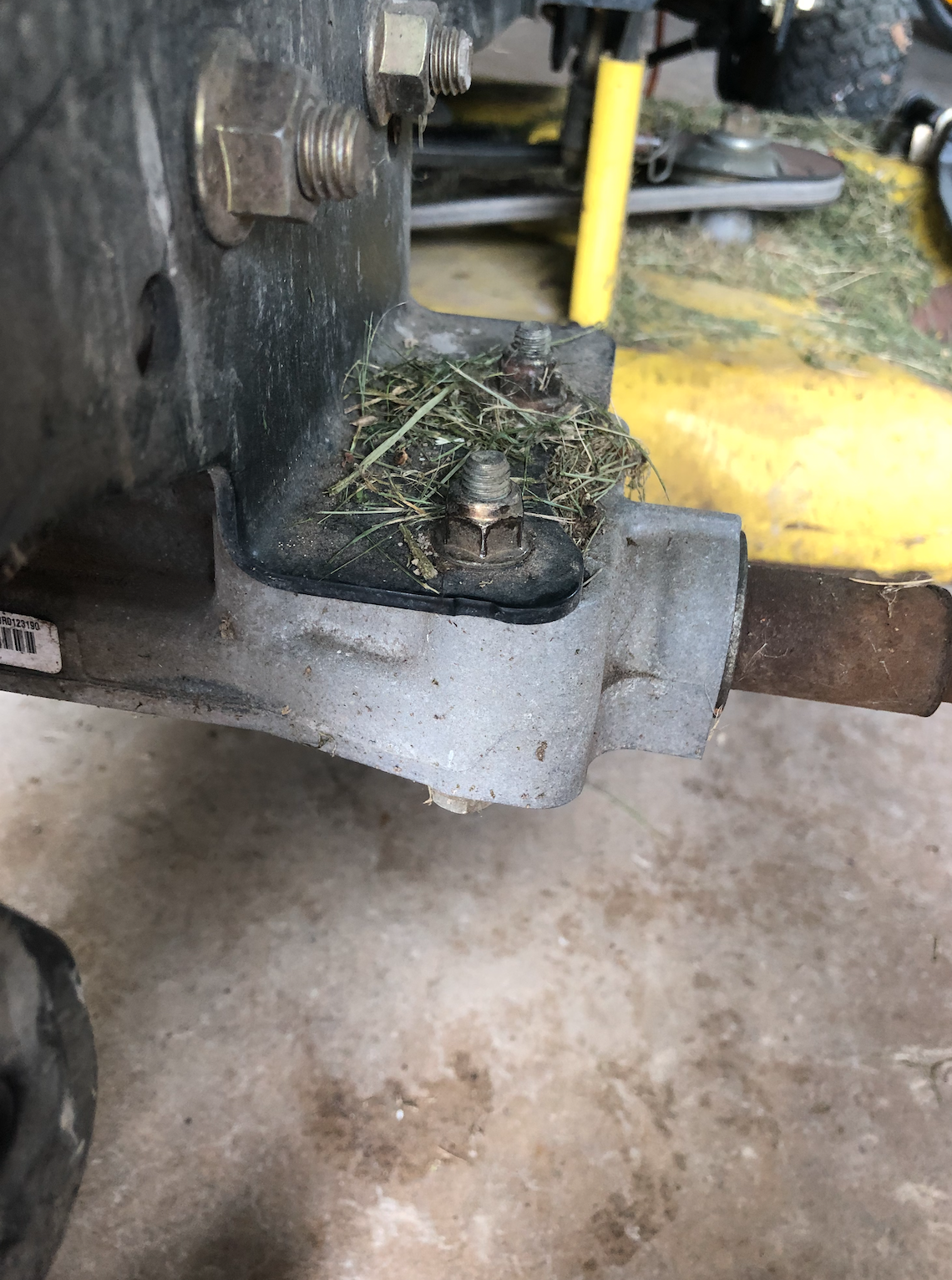 How to Replace a Hydrostatic Transmission on a Lawn Mower : 5 Steps ...