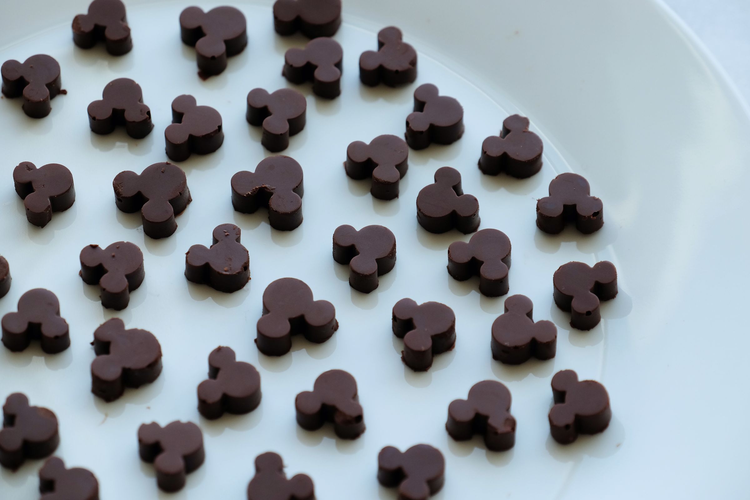 Disney's Chocolate Chip Cookies W/ Mickey Mouse Chocolate Chips : 9 ...