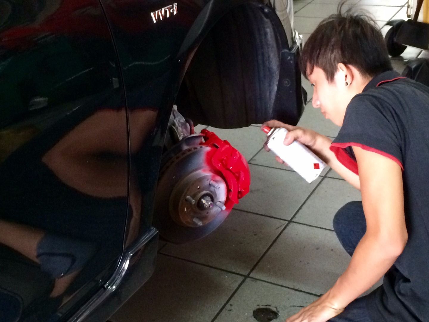 How to DIY Paint Car Brake Calipers : 4 Steps - Instructables