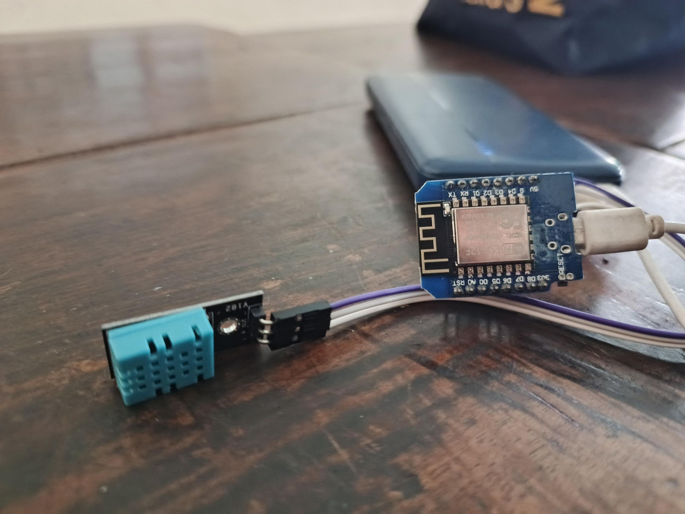 Monitoring Sensor Pendeteksi Suhu Dan Kelembaban Memakai ESP8266 Dan ...