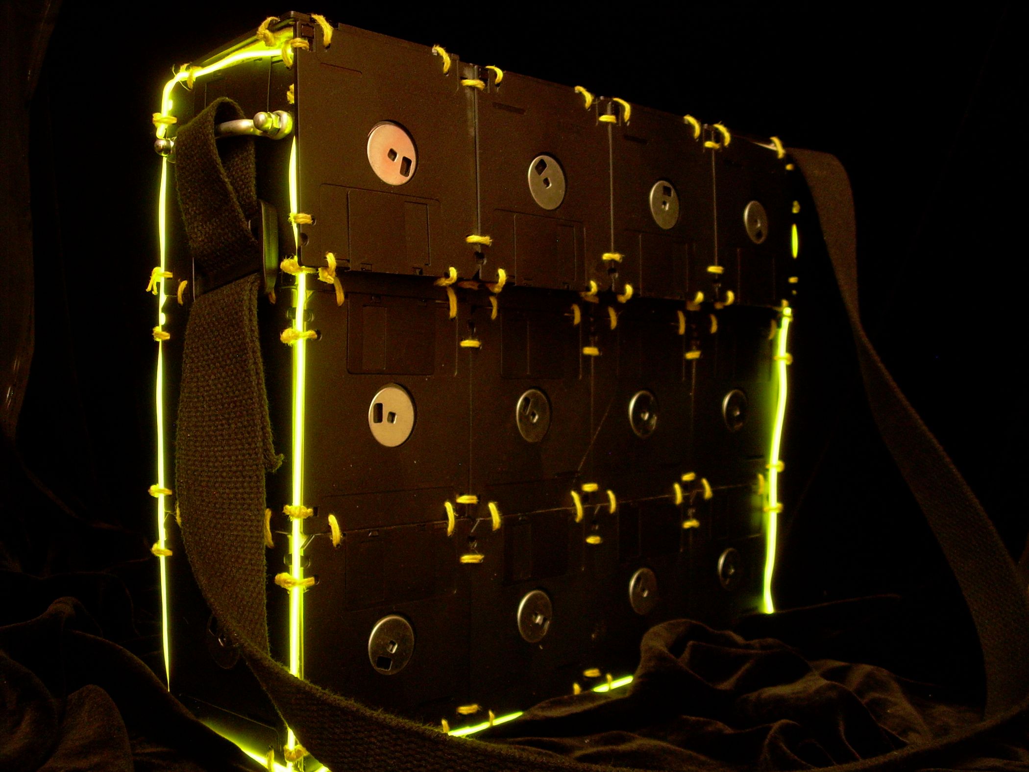 Floppy Disk Bag Retrofit: EL Wire : 6 Steps (with Pictures) - Instructables