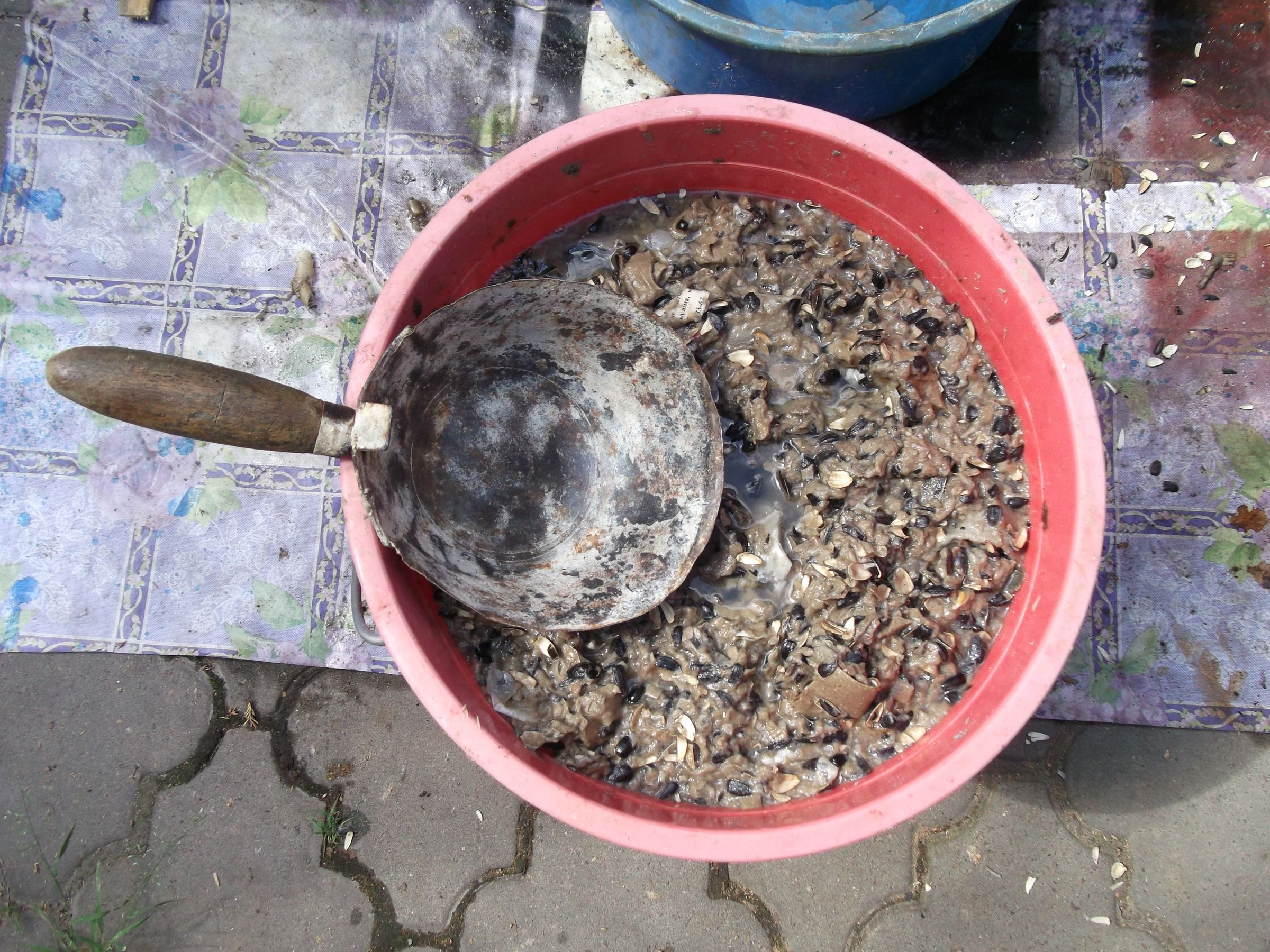 Paper + Sunflower Seed Husk Fuel Briquettes : 6 Steps (with Pictures ...