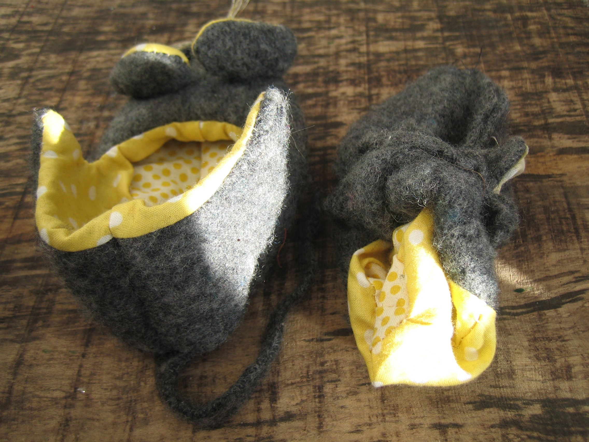Fabulously Upcycled Felt Mouse Slippers - Instructables