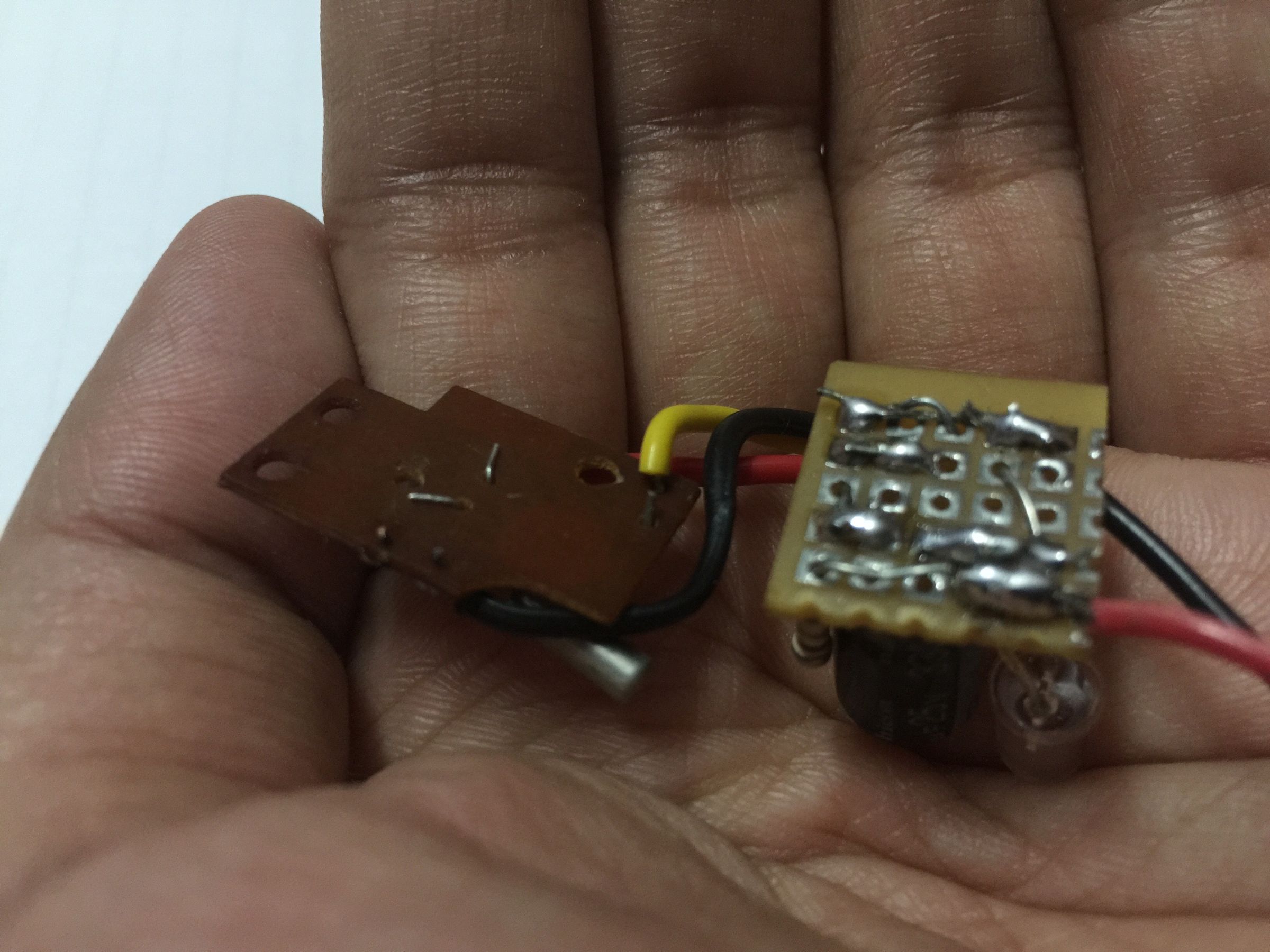 1.5v LED Flasher Using an Old Clock : 5 Steps - Instructables