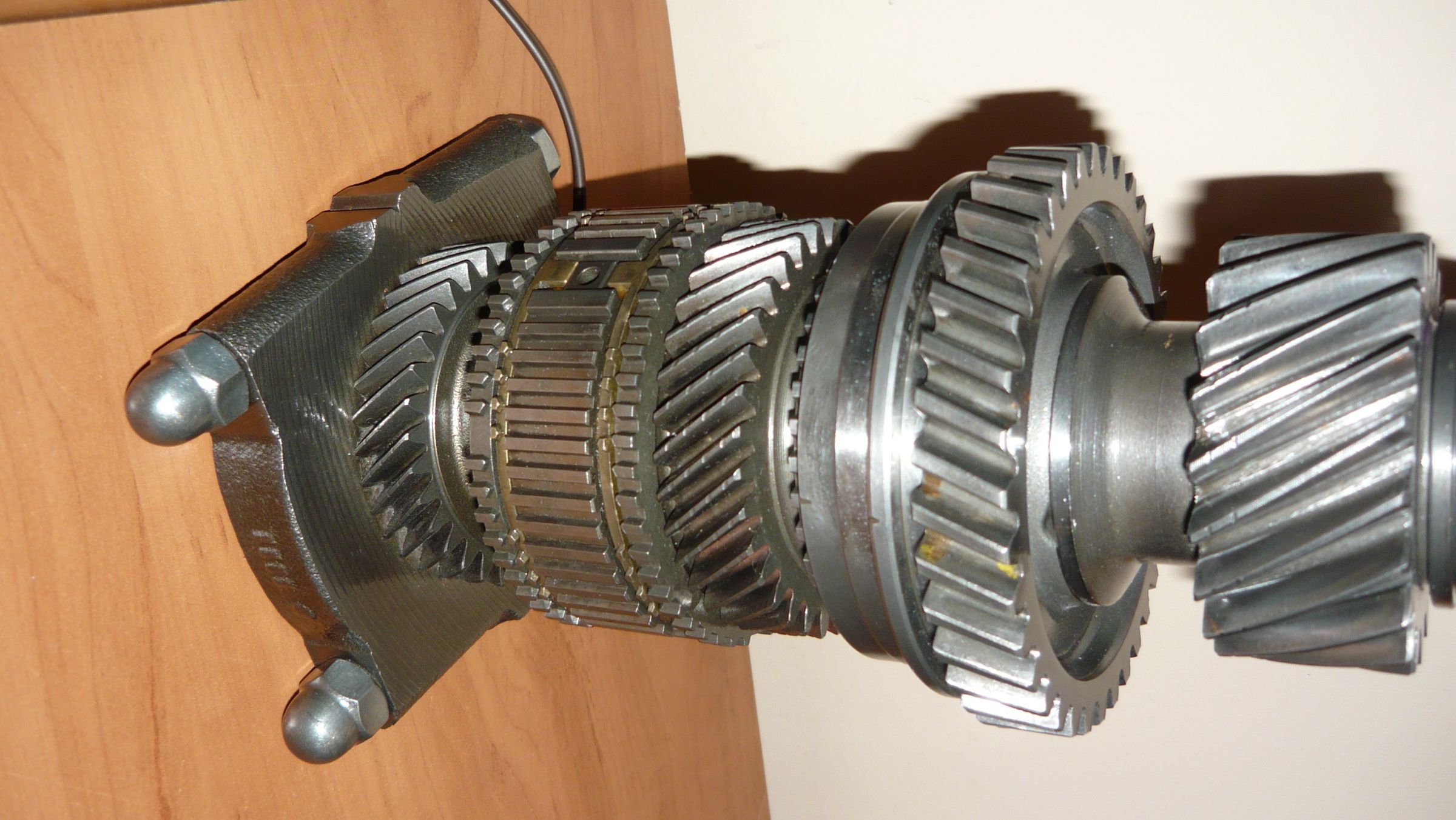 DIY GEARBOX PARTS TABLE LAMP : 6 Steps (with Pictures) - Instructables