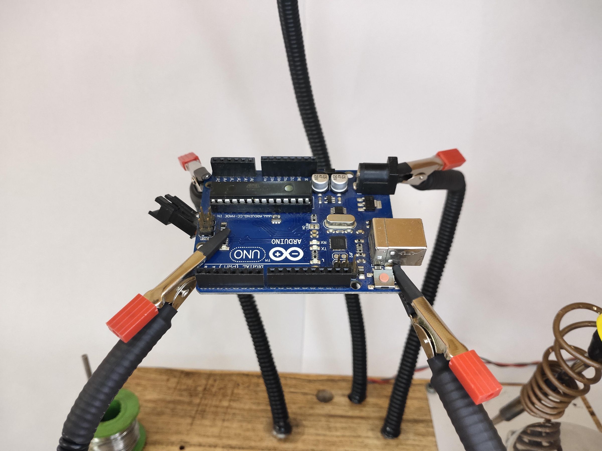 DIY Helping Hands Soldering Station : 4 Steps (with Pictures ...