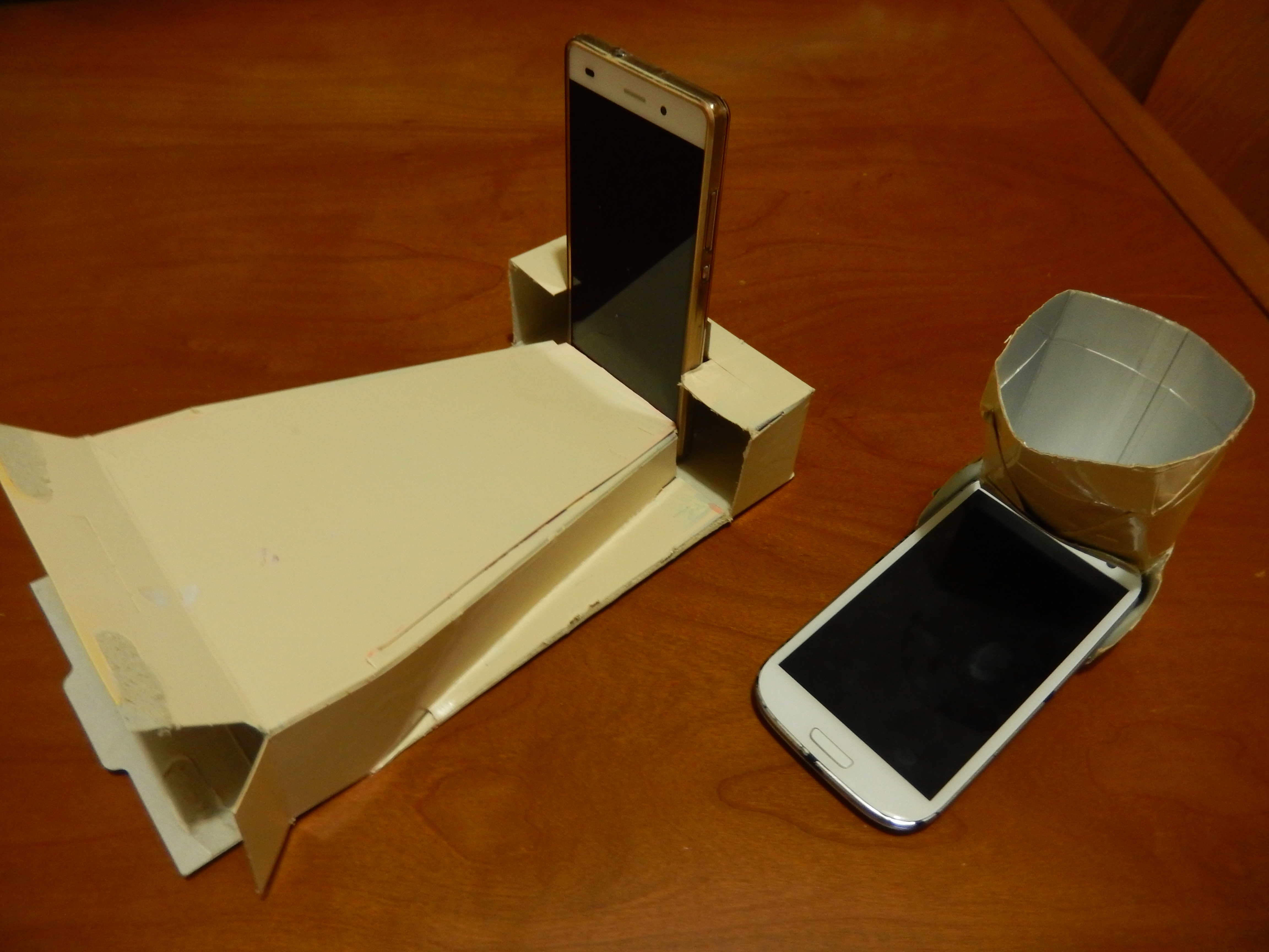 How to Boost the Volume of a Smartphone With a Carton Box : 3 Steps ...