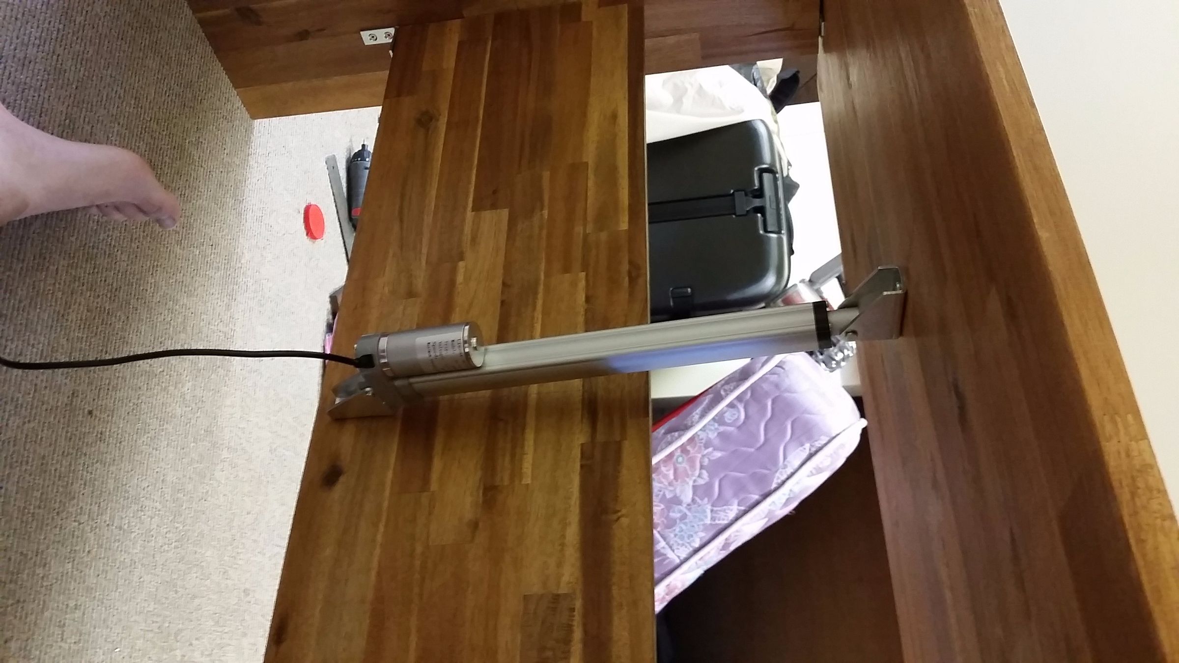 Automatic Sit/Stand Desk : 14 Steps (with Pictures) - Instructables