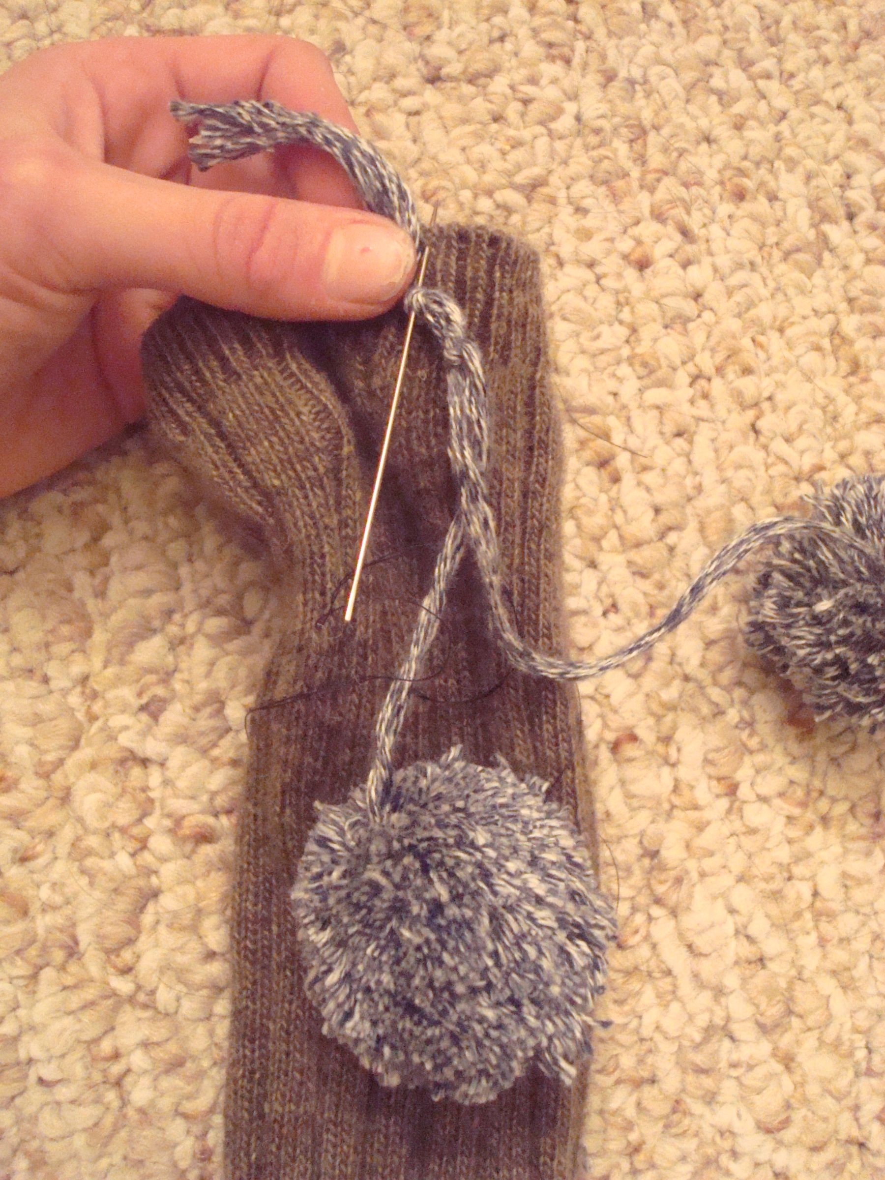 Pom Pom Socks : 4 Steps (with Pictures) - Instructables