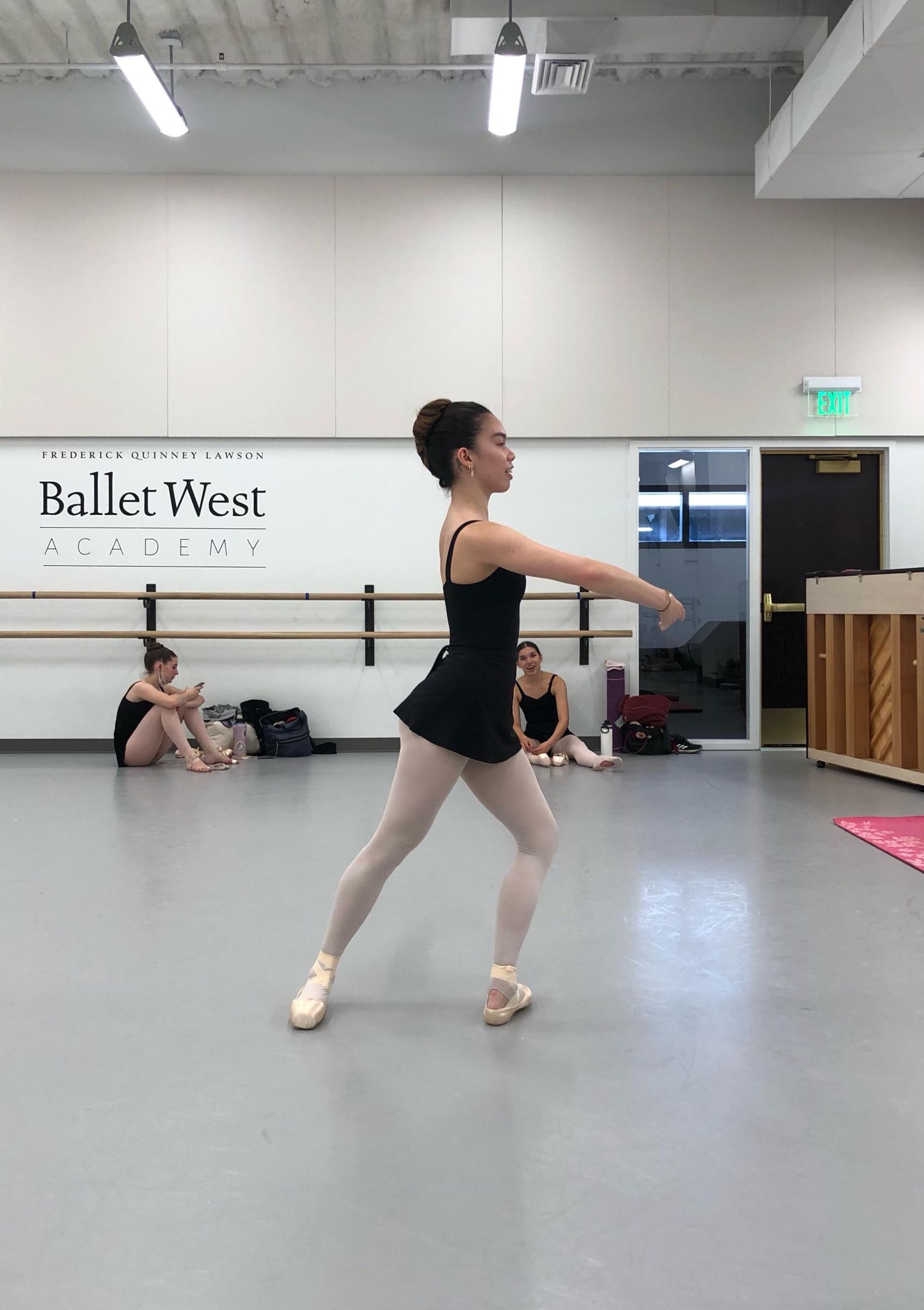 How to Do a Pirouette : 3 Steps (with Pictures) - Instructables