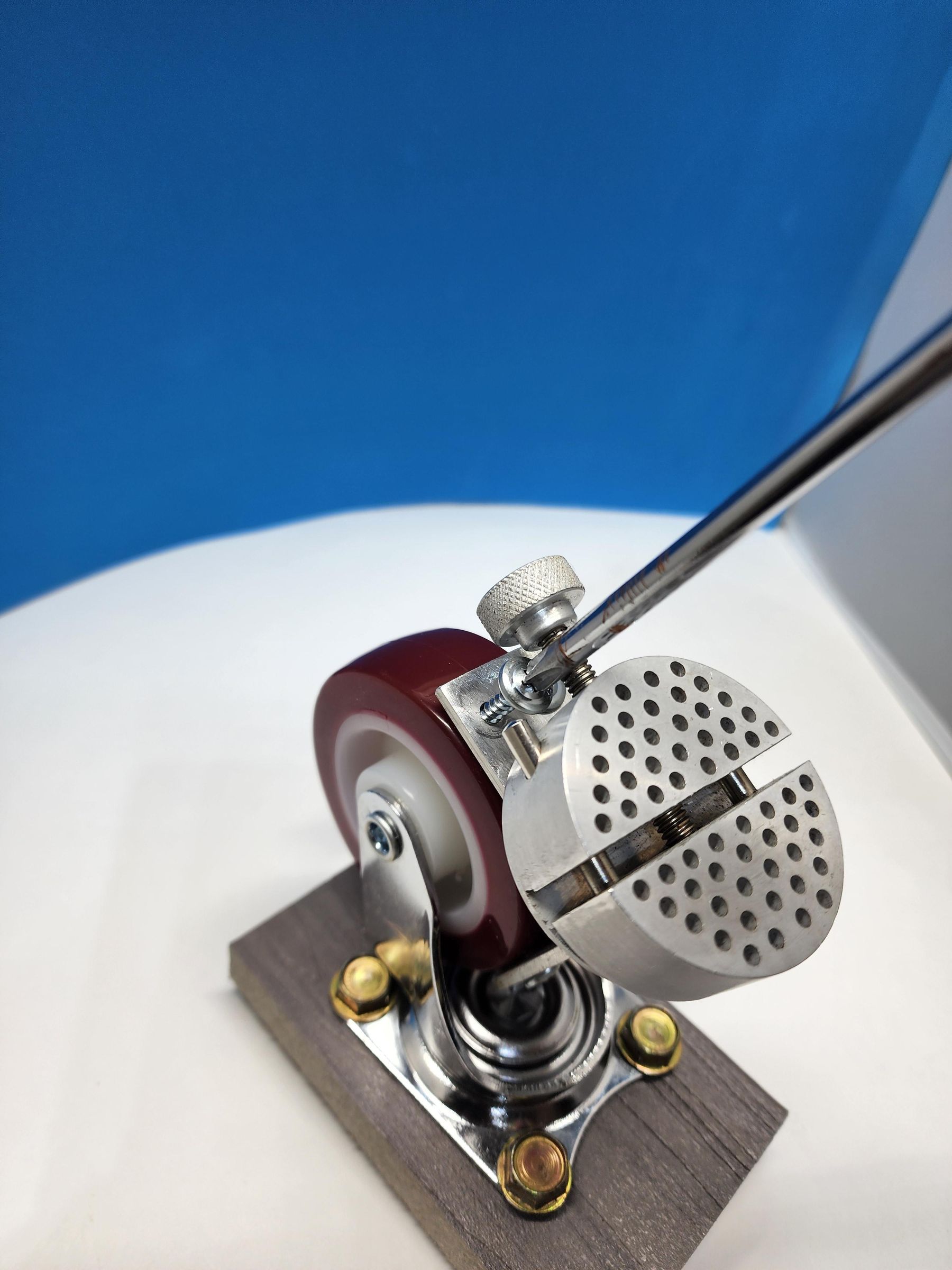 Engraving Vise, Mini Swivel - Using a Locking Caster : 11 Steps - Instructables
