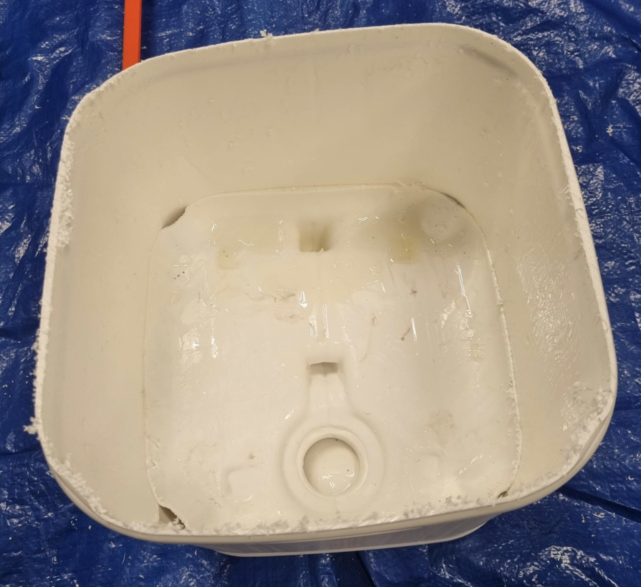 How to Make a Self Watering Planter Box Out of a Dish Wash Liquid Tub ...