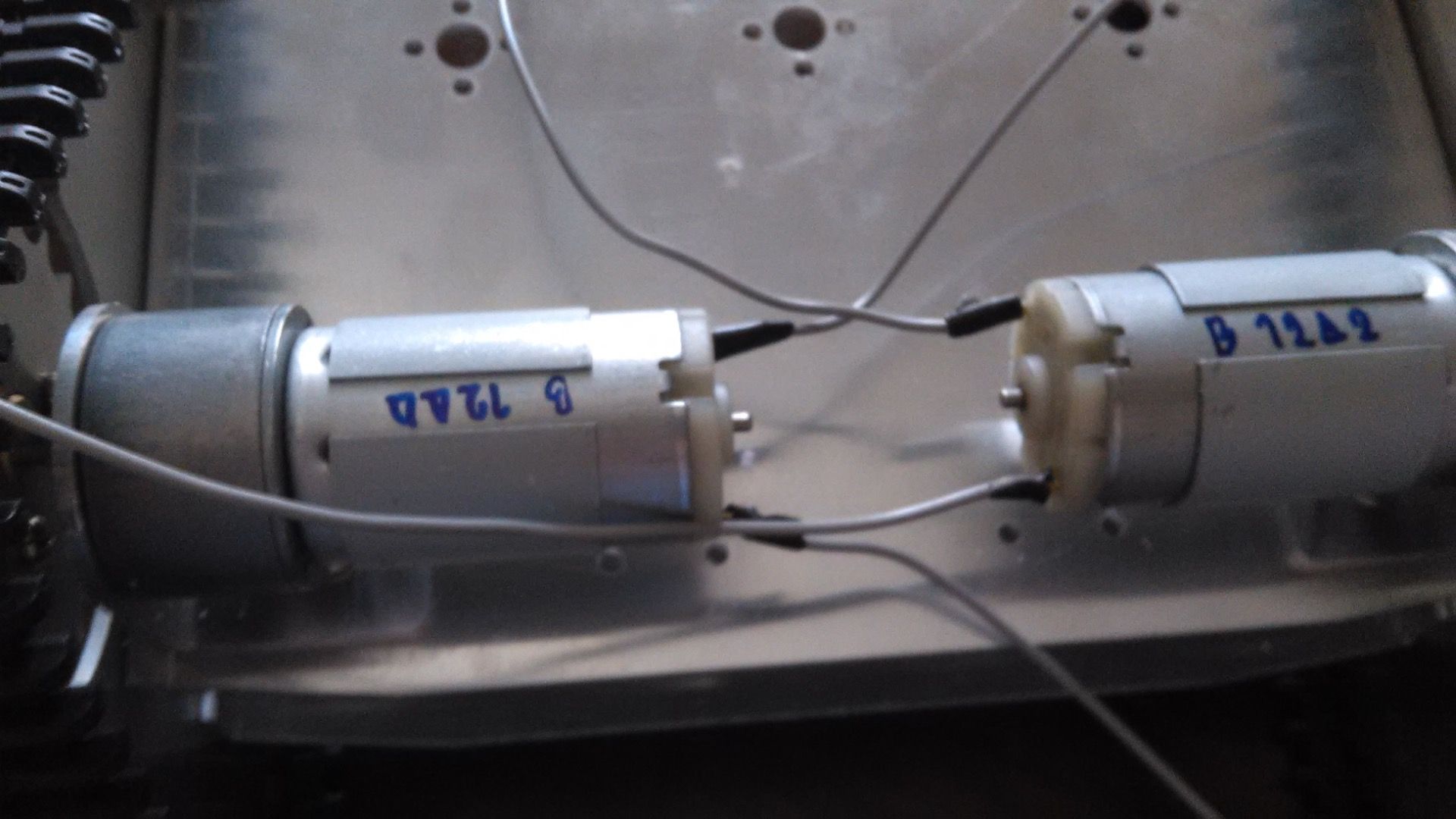 Autonomous Tank W/ Robotic Arm(Arduino, Bluetooth) : 8 Steps ...