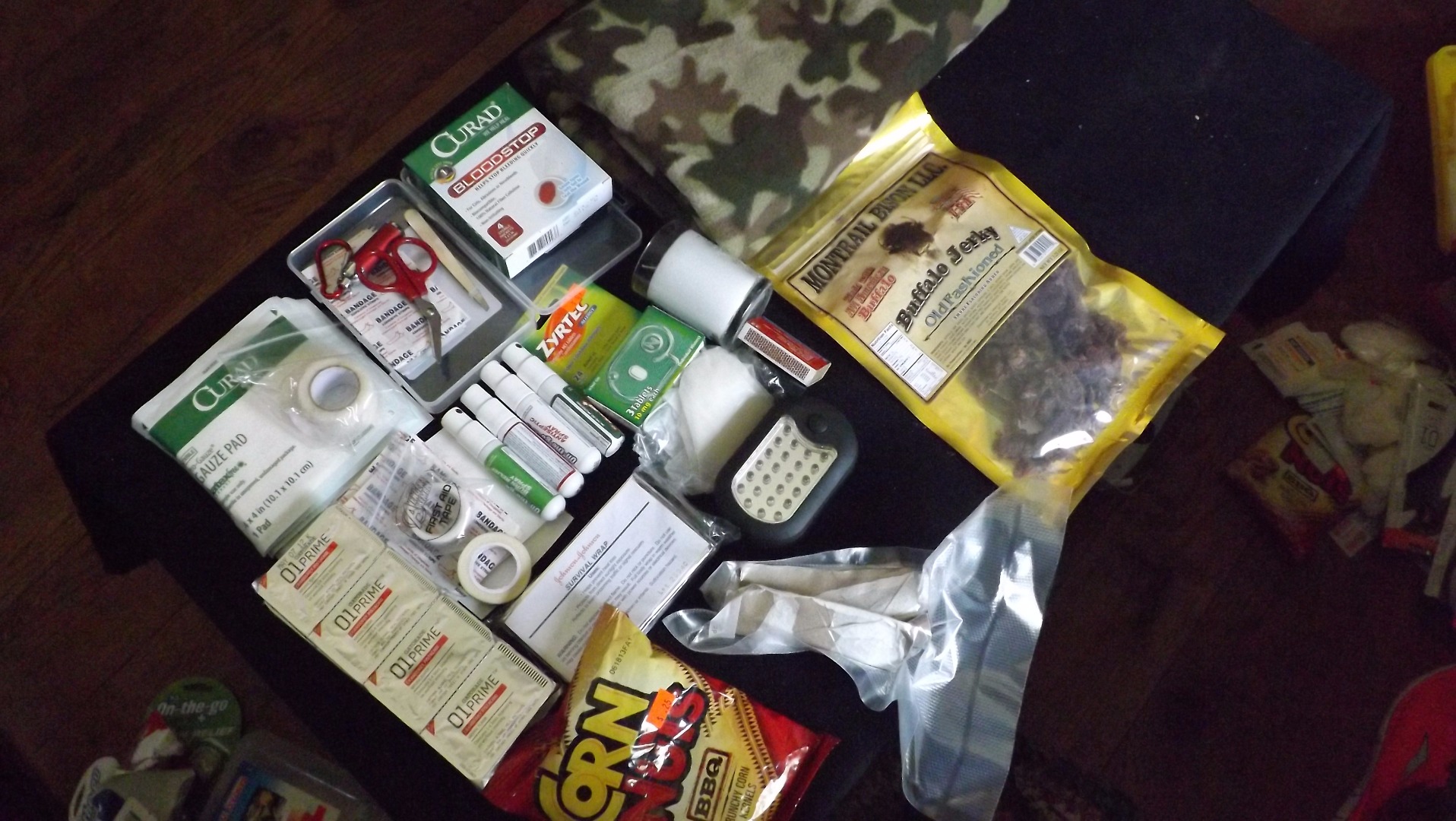 Homemade ...off Road.... First Aid Kit / Survival Kits : 5 Steps ...