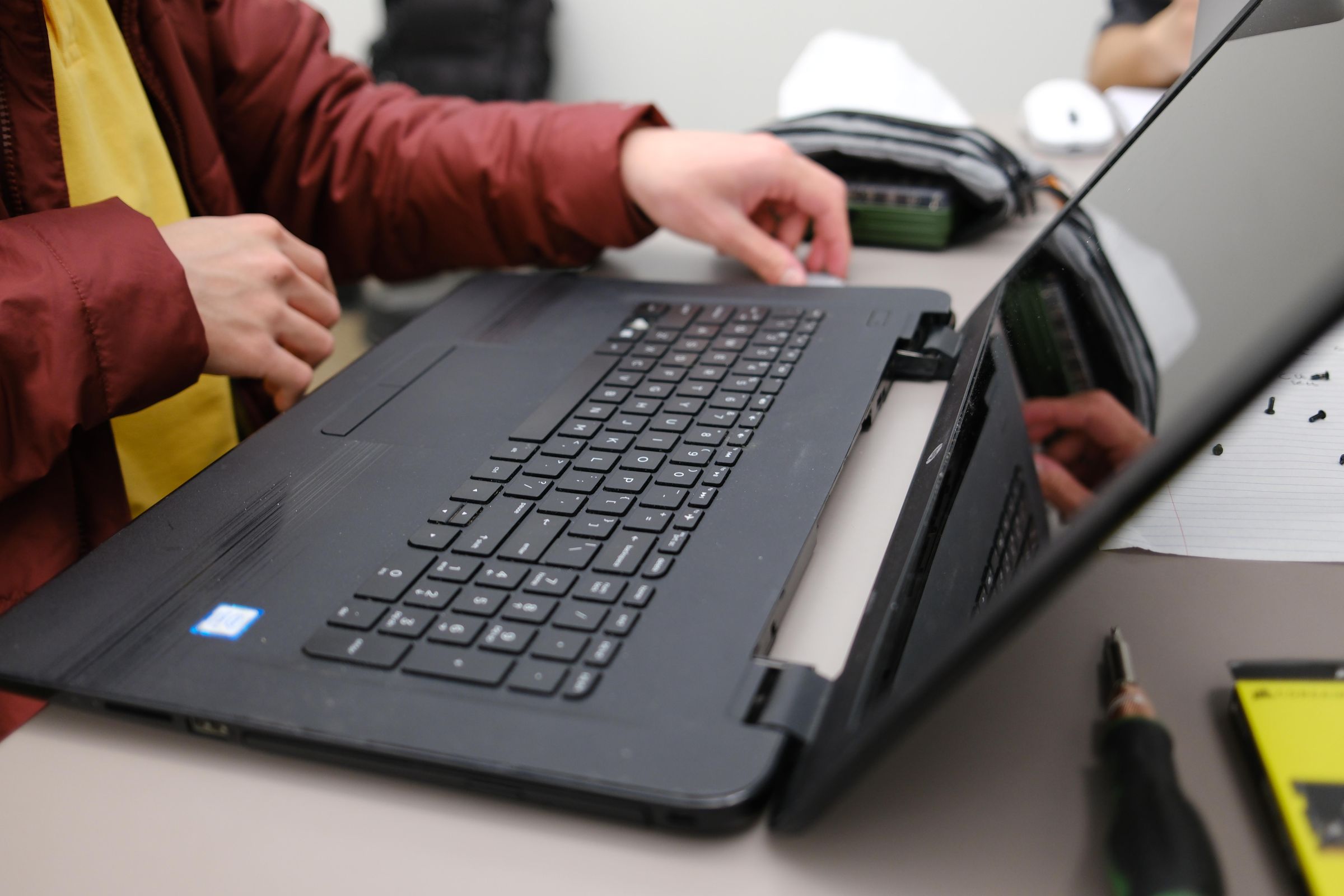 Replacing Thermal Paste on a Laptop : 11 Steps - Instructables