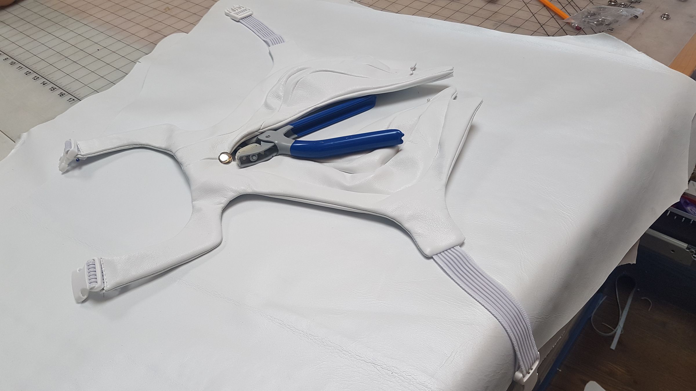 HOW TO MAKE YOUR OWN ROBOTIC COCKTAIL DRESS : 10 Steps (with Pictures ...