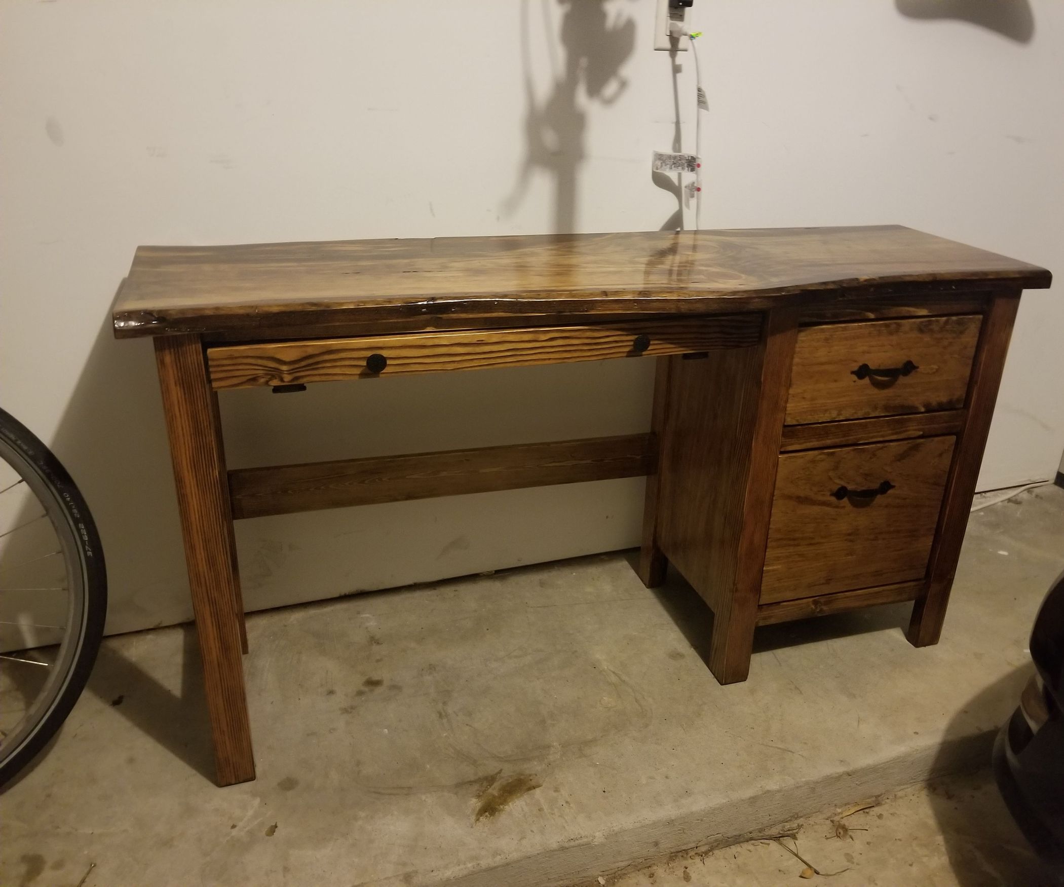 Pinewood Desk : 8 Steps (with Pictures) - Instructables