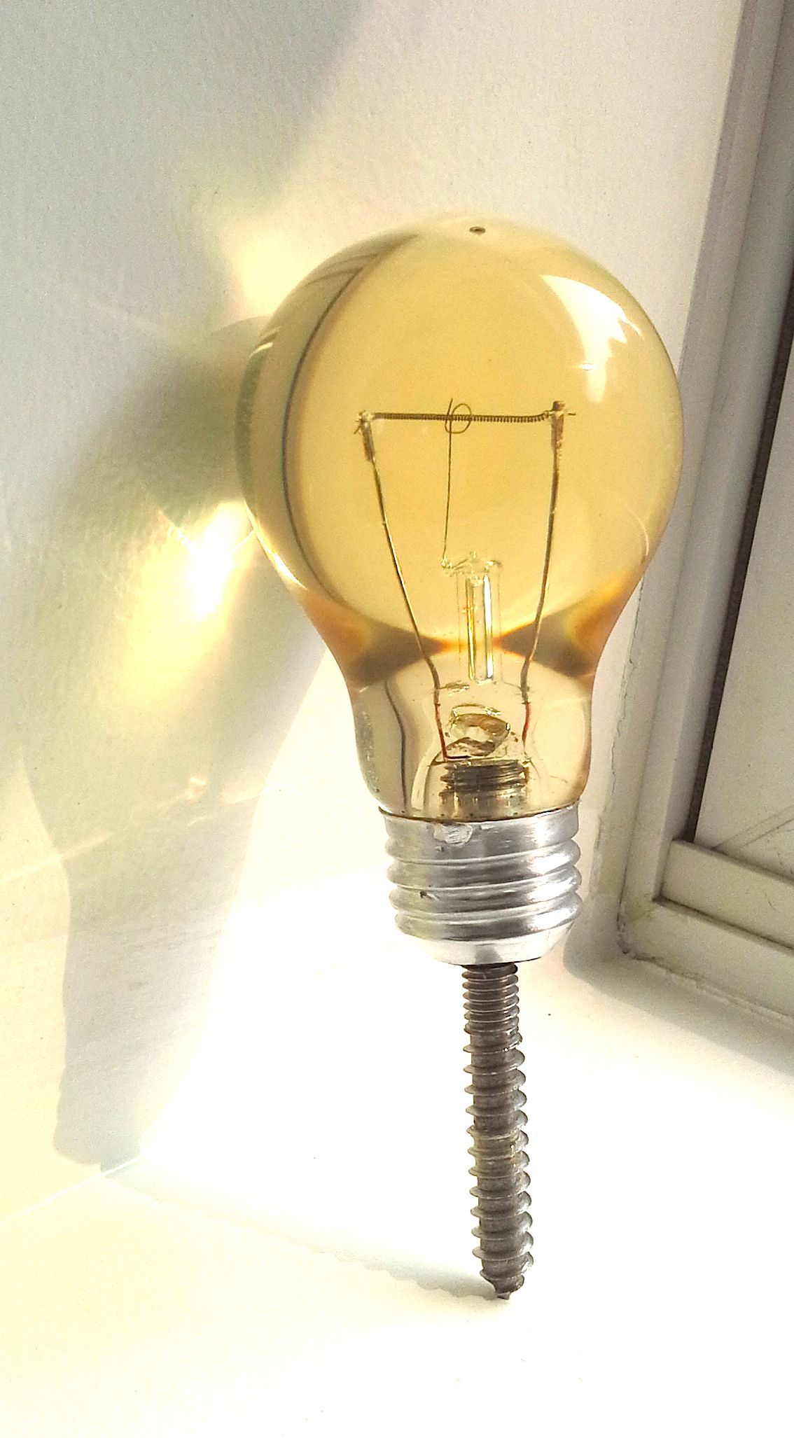 THE ULTIMATE LIGHT BULB WALL HOOK : 11 Steps (with Pictures ...