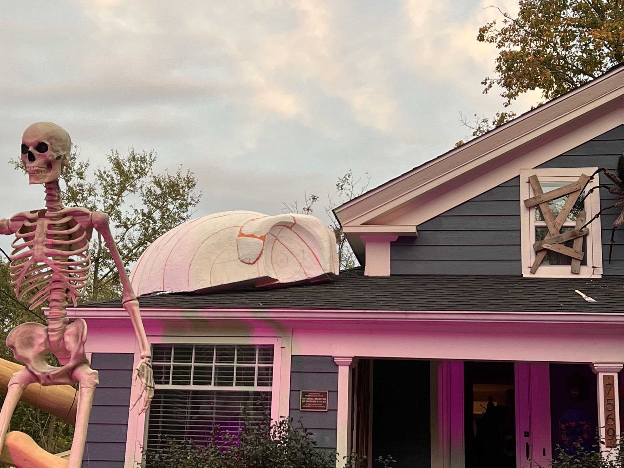 Over Sized Skeleton Breaking Out of My Home : 11 Steps (with Pictures ...