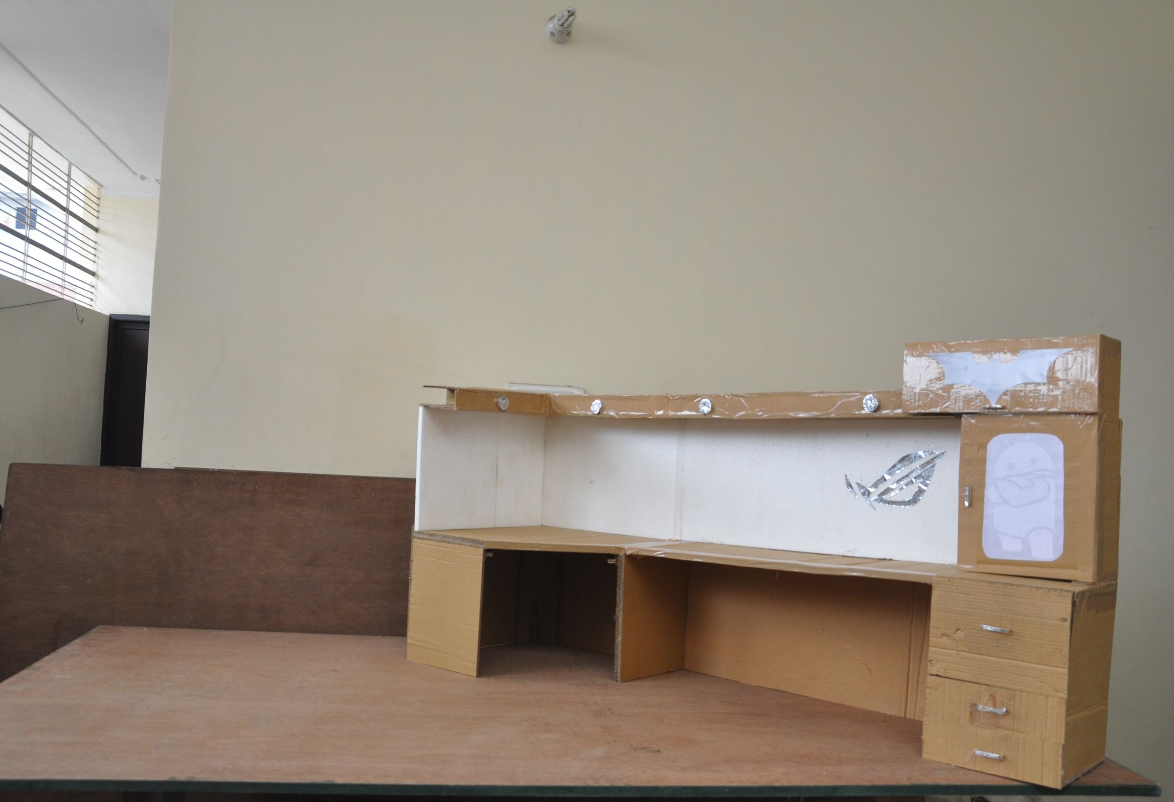 Cardboad Computer Desk : 5 Steps (with Pictures) - Instructables
