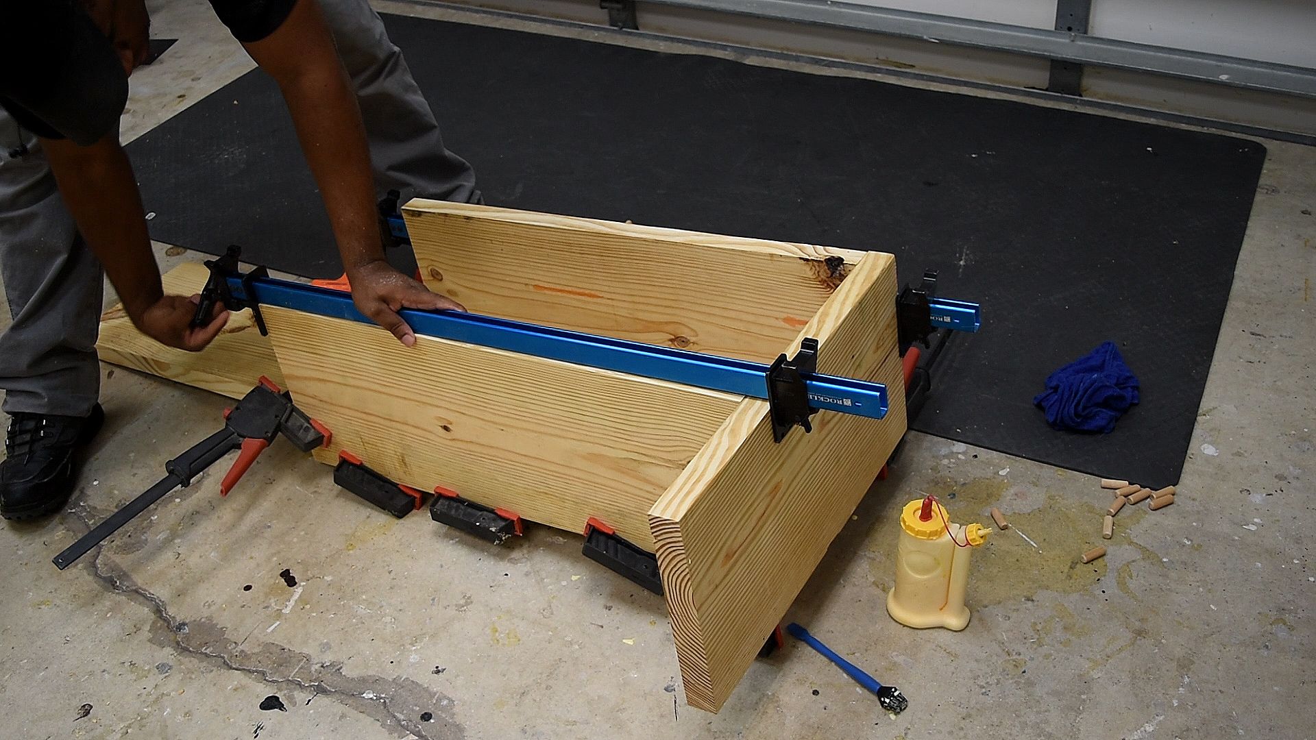 How to Make a SOFA That Turns Into a BED : 10 Steps (with Pictures ...