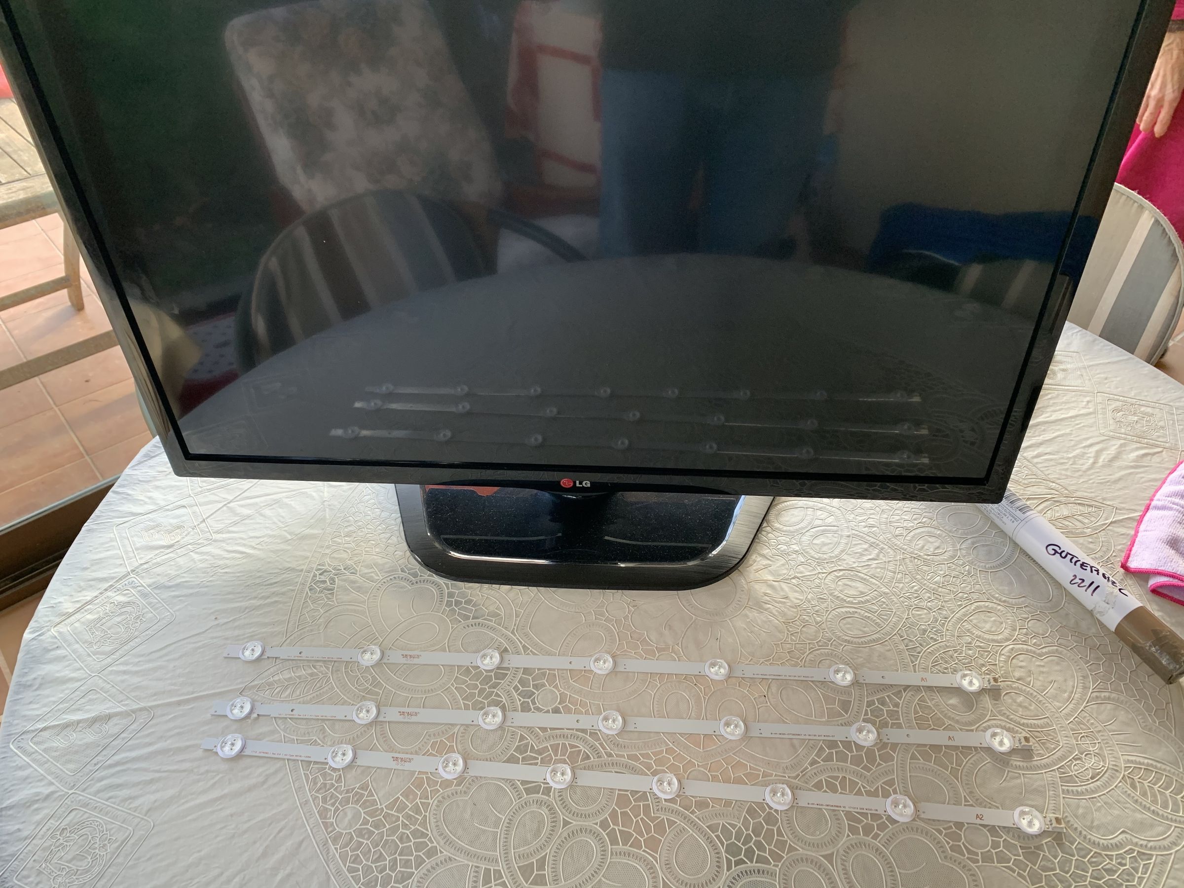 LG 32 TV Repair (Led Strips Change) : 5 Steps (with Pictures ...
