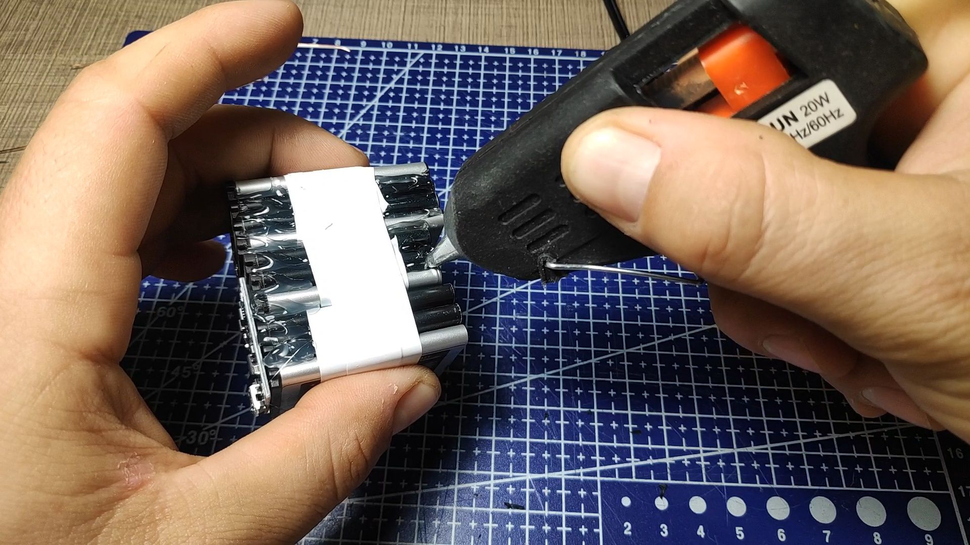 DIY Mobile Phone Battery Power Bank : 5 Steps - Instructables