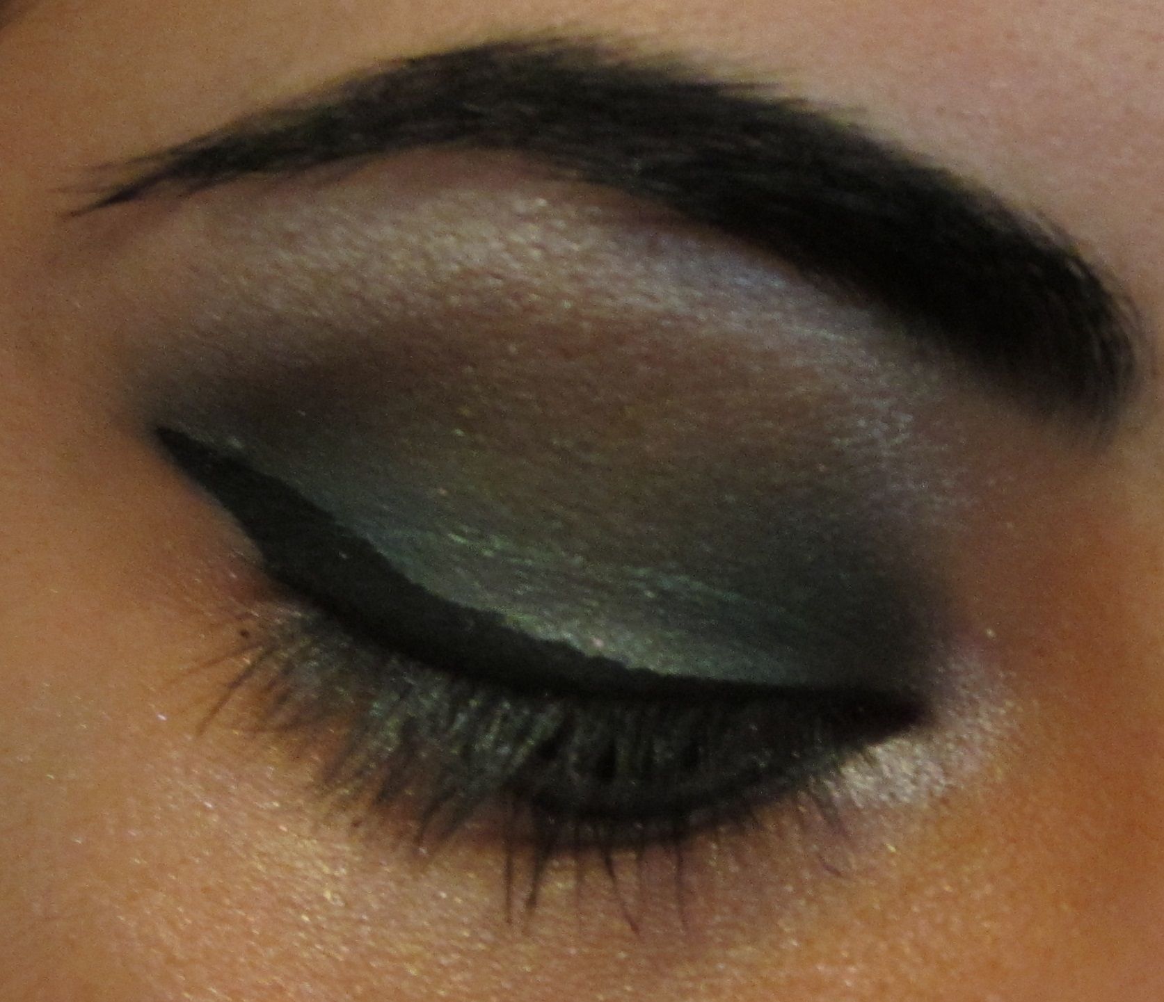 Deep Sea Eyeshadow Make-Up! : 6 Steps - Instructables