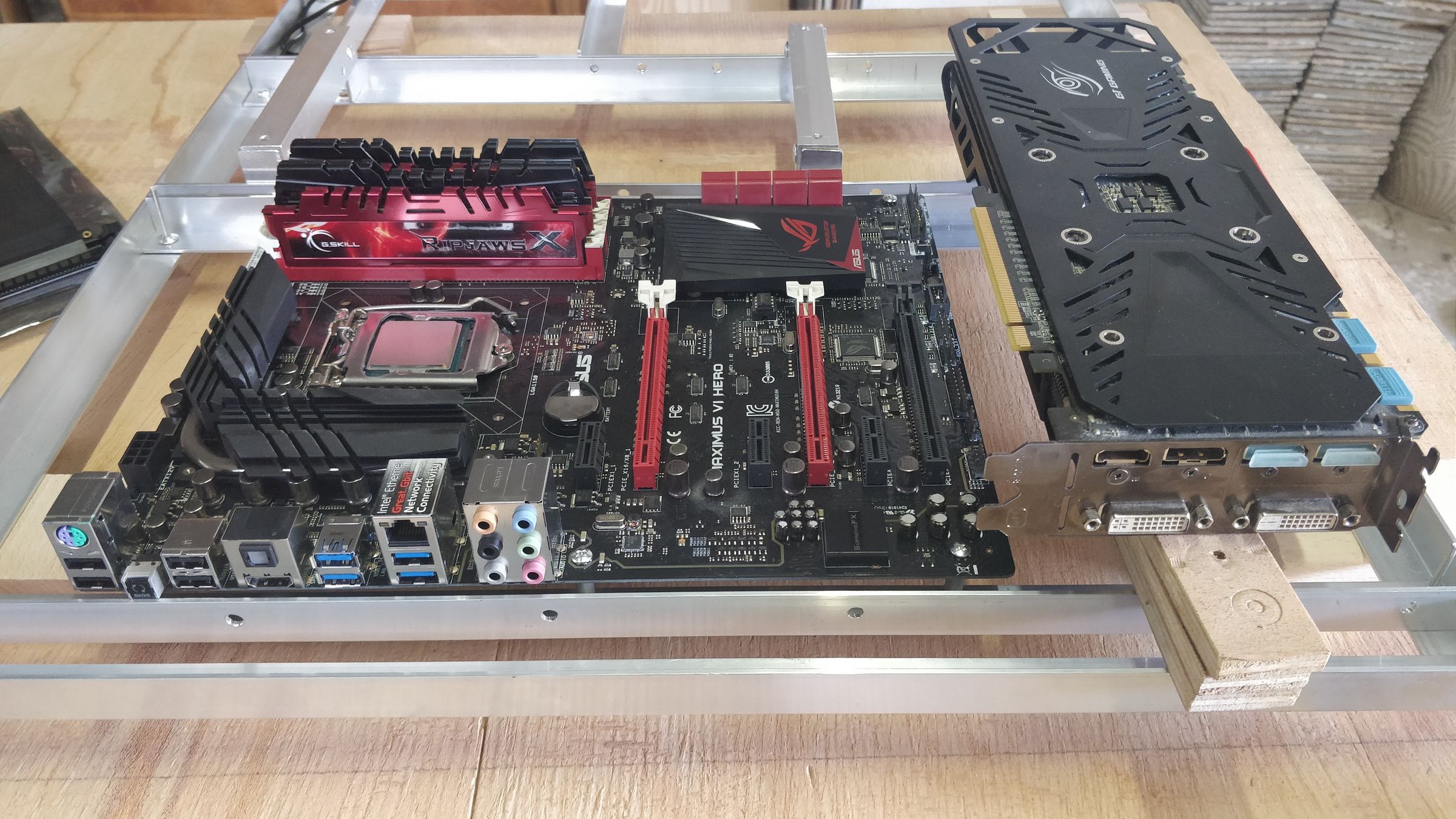 Desk With Built-in Computer and Laptop Height Stand : 10 Steps (with ...