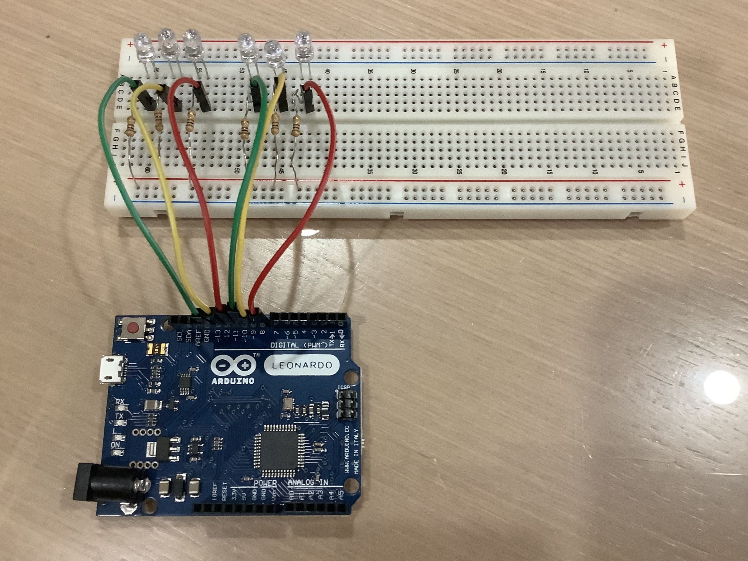 Traffic Light Simulator : 7 Steps - Instructables
