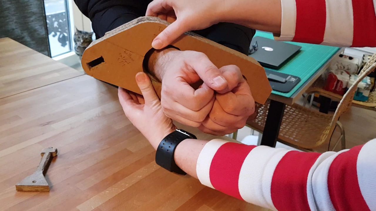 DIY Working Cardboard Handcuffs : 6 Steps (with Pictures) - Instructables