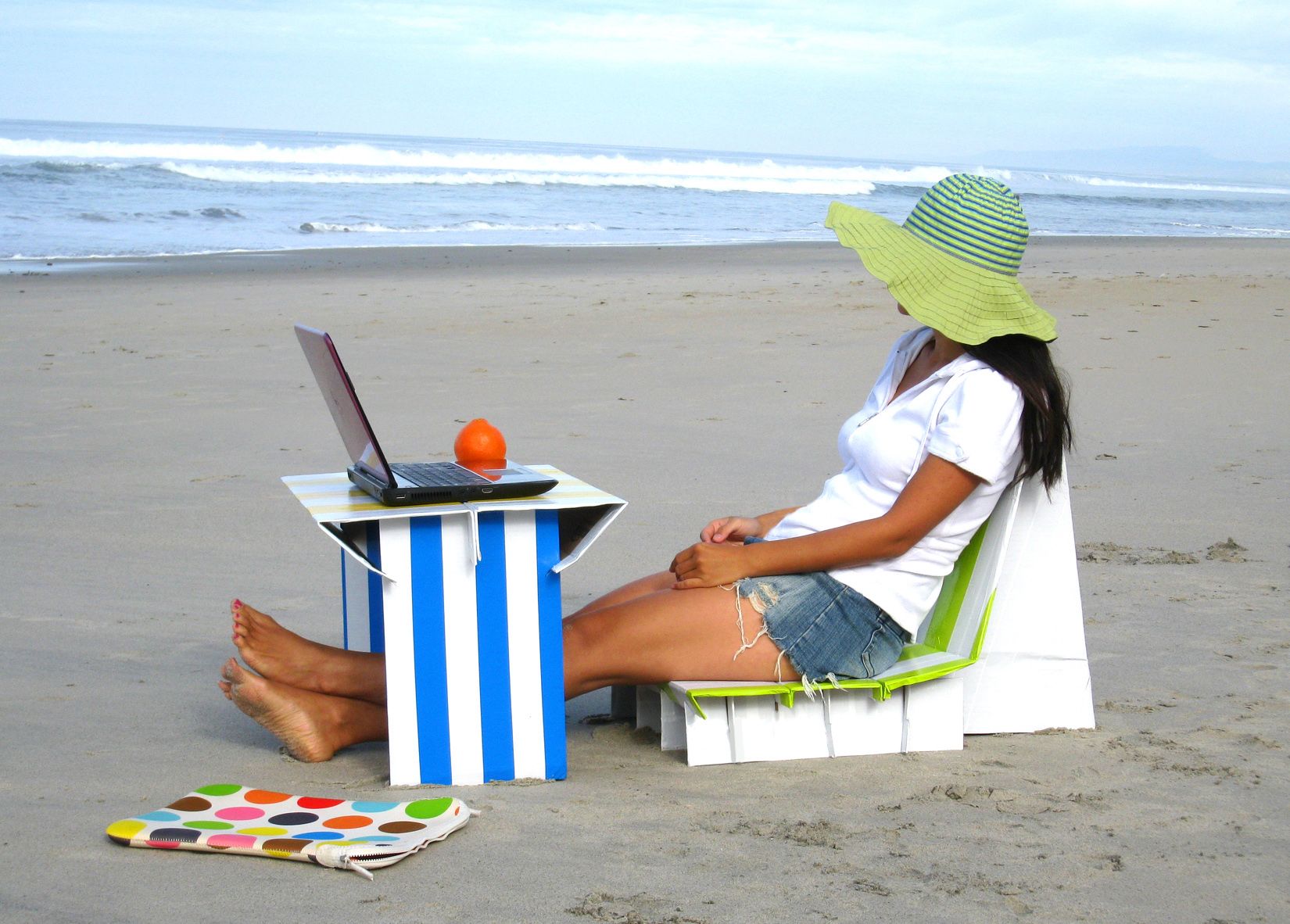 Flat-pack Cardboard Beach Office : 6 Steps (with Pictures) - Instructables