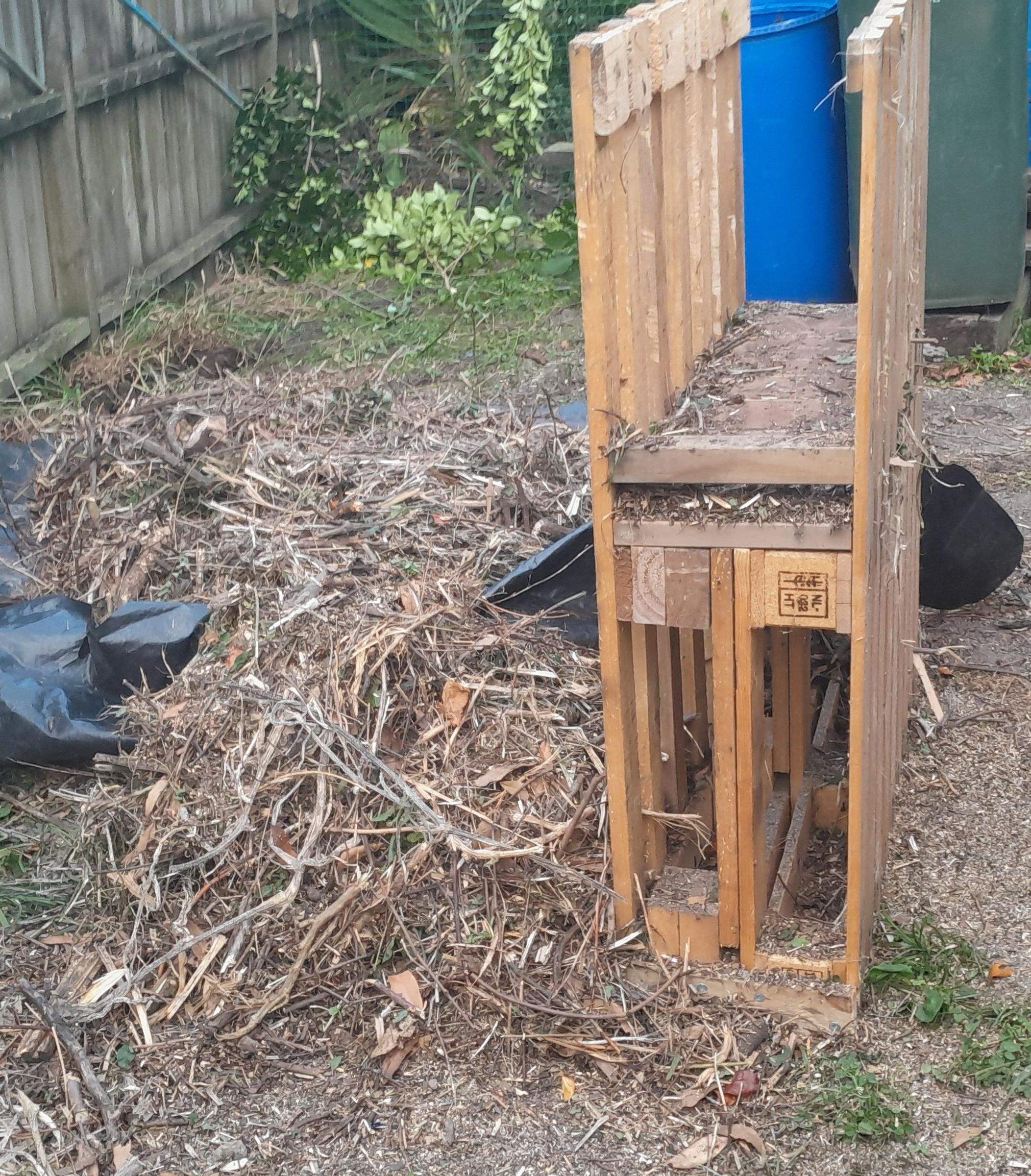 DIY Pallet and Chainsaw Mulching Rack - for Easy Vegetation Shredding ...