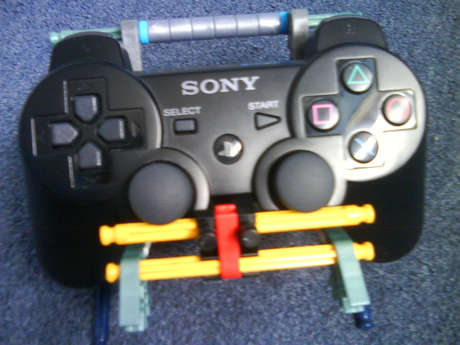 Knex PS3 Controller Stand - Instructables