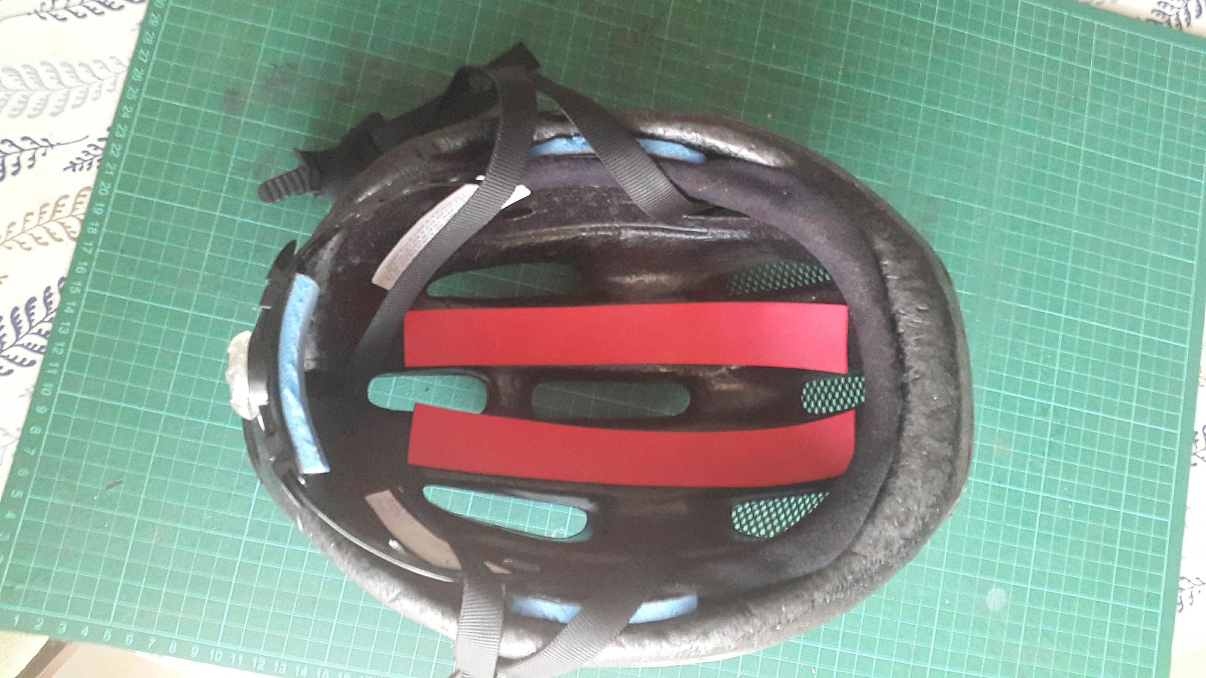 Replace Padding Inside a Bicycle Helmet : 3 Steps (with Pictures ...