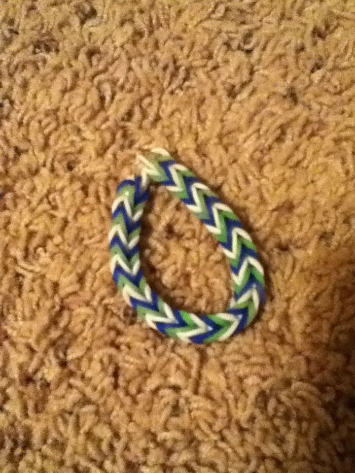 Fishtail Fun Loom : 5 Steps - Instructables
