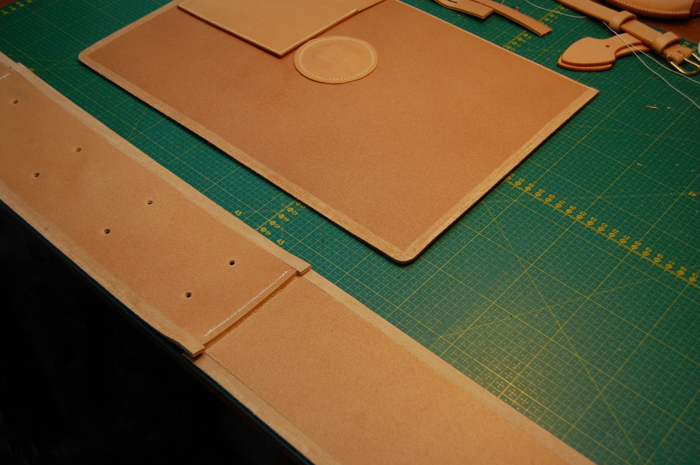 Briefcase With a 3 Piece Gusset : 6 Steps (with Pictures) - Instructables