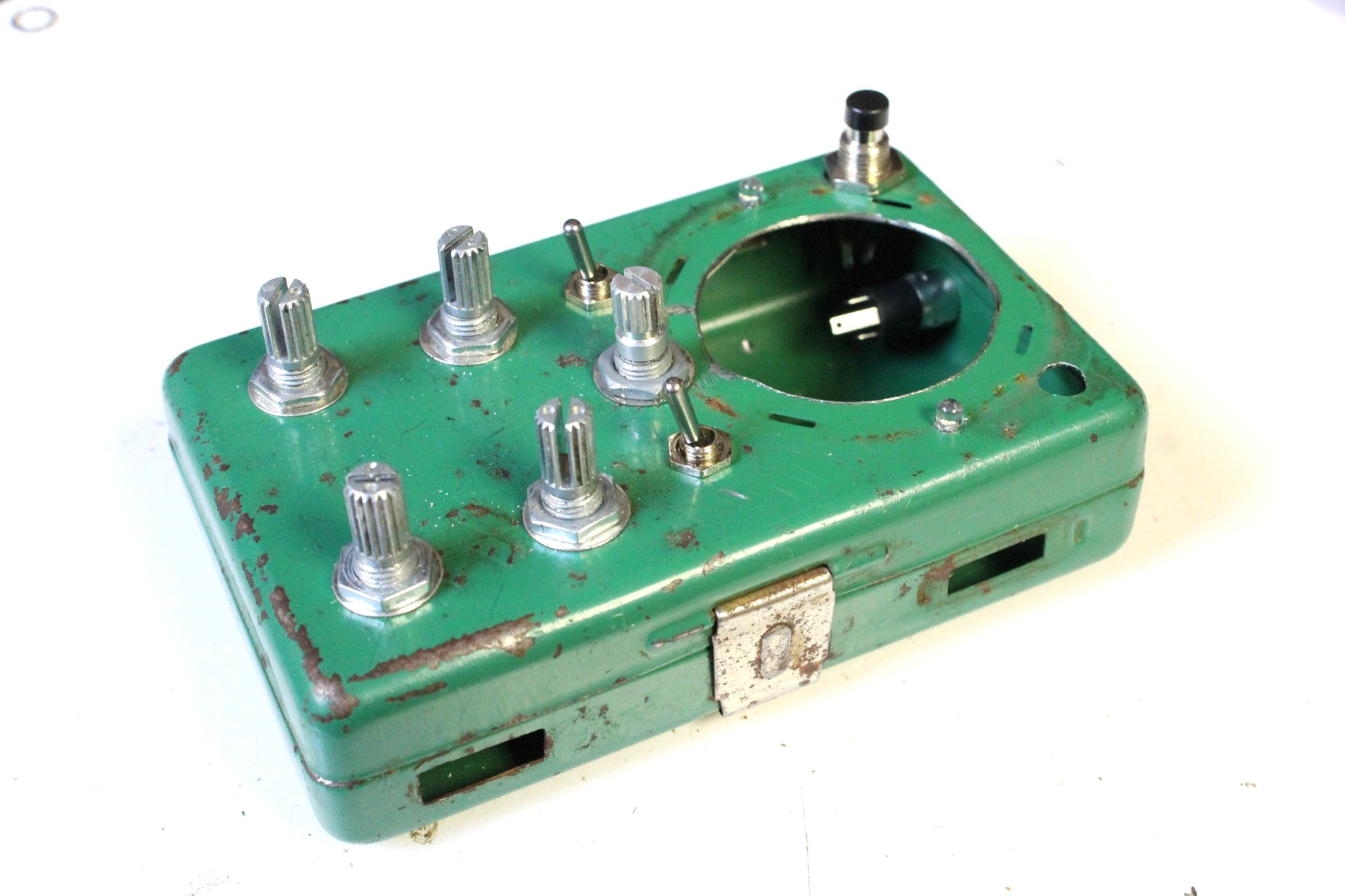 Fizzle Loop Synth V3 (555 Timer) : 11 Steps (with Pictures) - Instructables