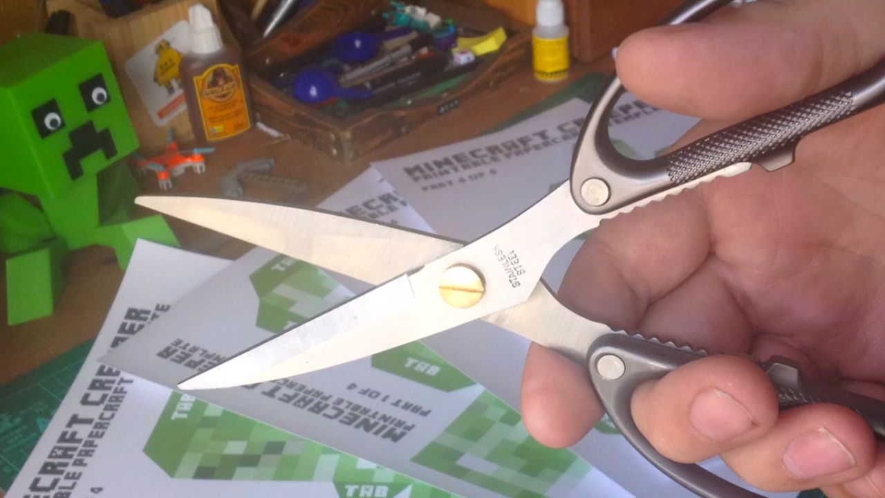 Making a Large Creeper Using Papercraft : 4 Steps - Instructables