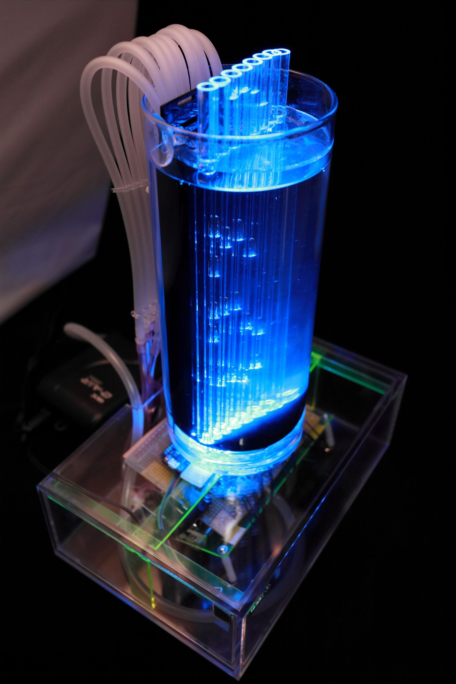 Glowing Air-Bubble Clock in Water : 7 Steps (with Pictures) - Instructables